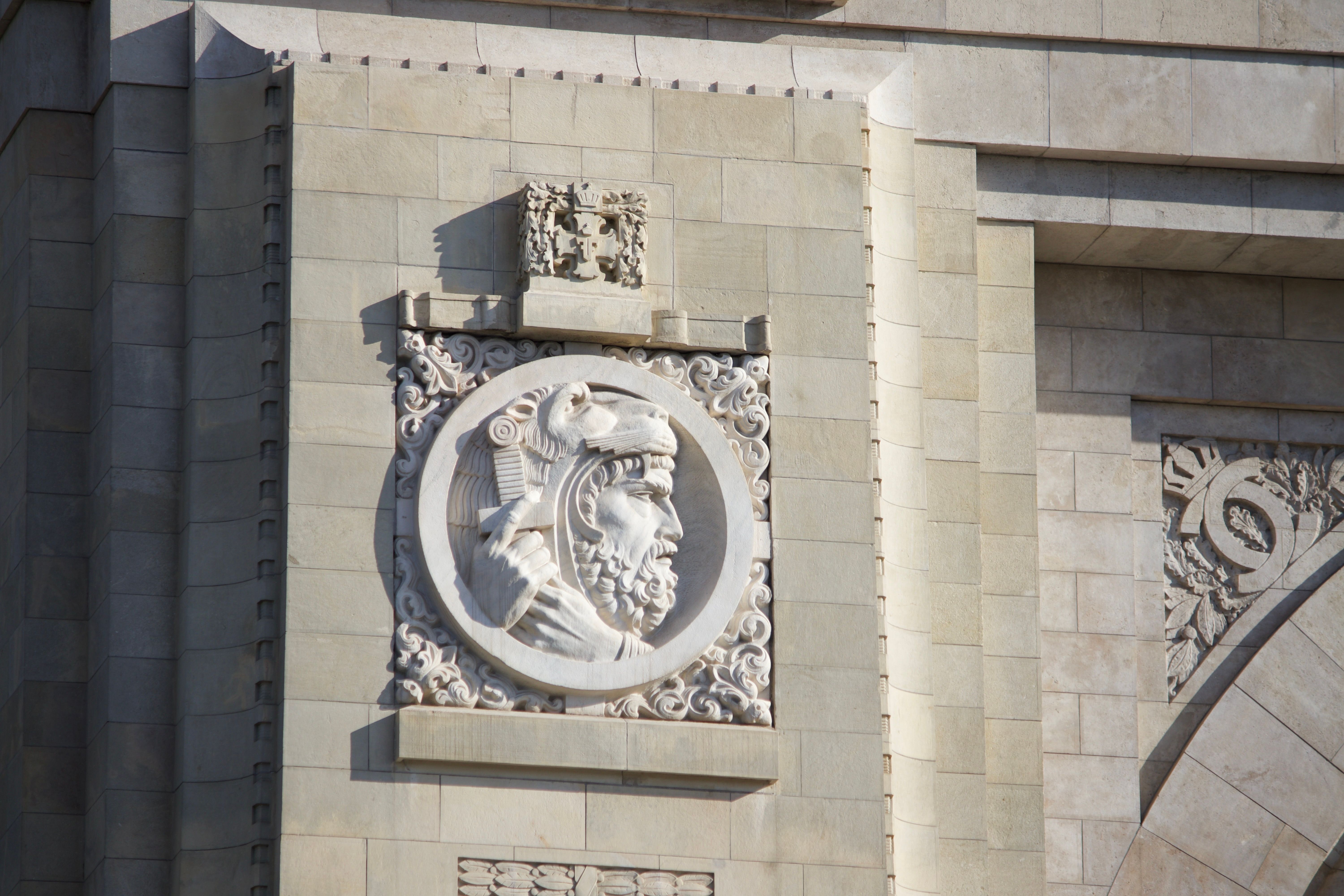 Intricate Stone Relief on Historic Monument · Free Stock Photo