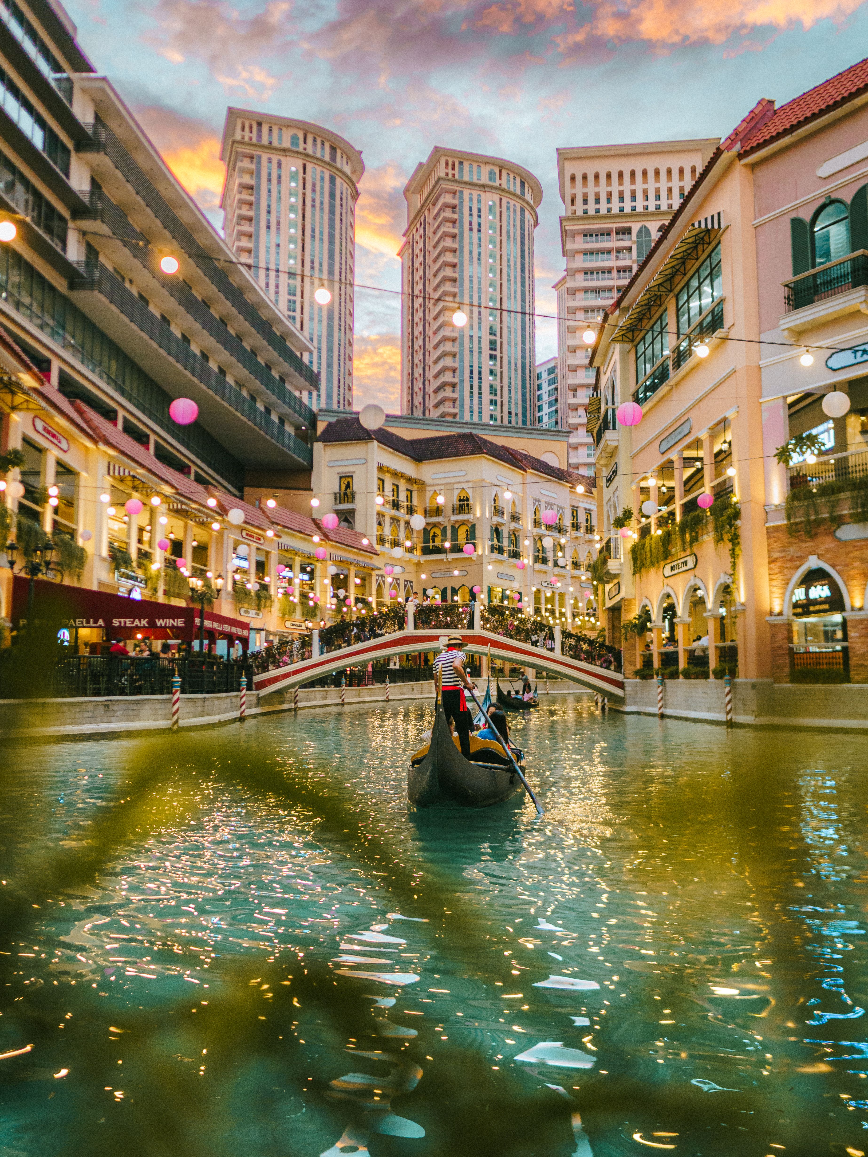 Venice Grand Canal Mall at Sunset in Taguig · Free Stock Photo
