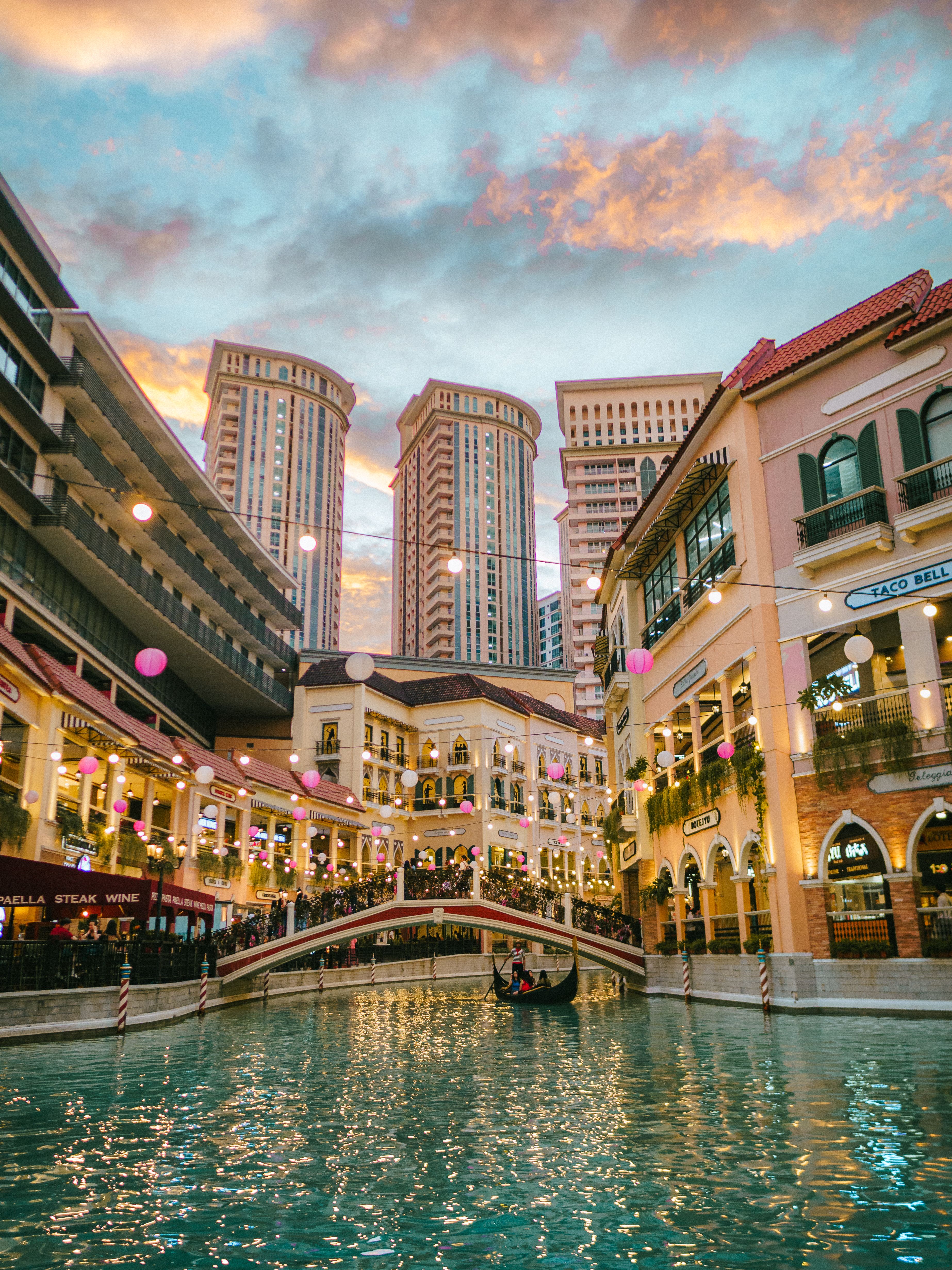 Scenic Evening at Venice Grand Canal Mall, Manila · Free Stock Photo