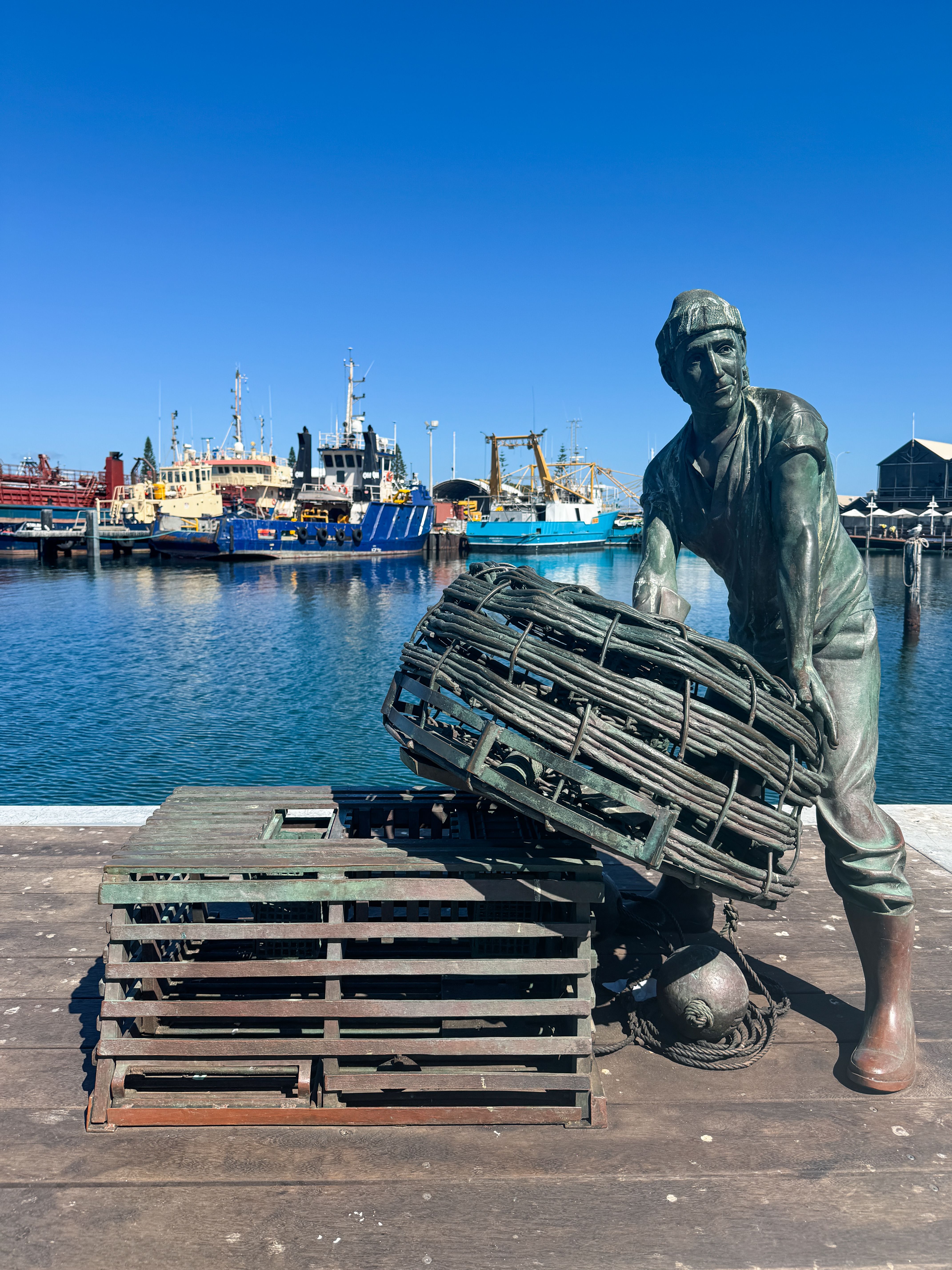 Bronze Fisherman Statue at Fremantle Harbour · Free Stock Photo