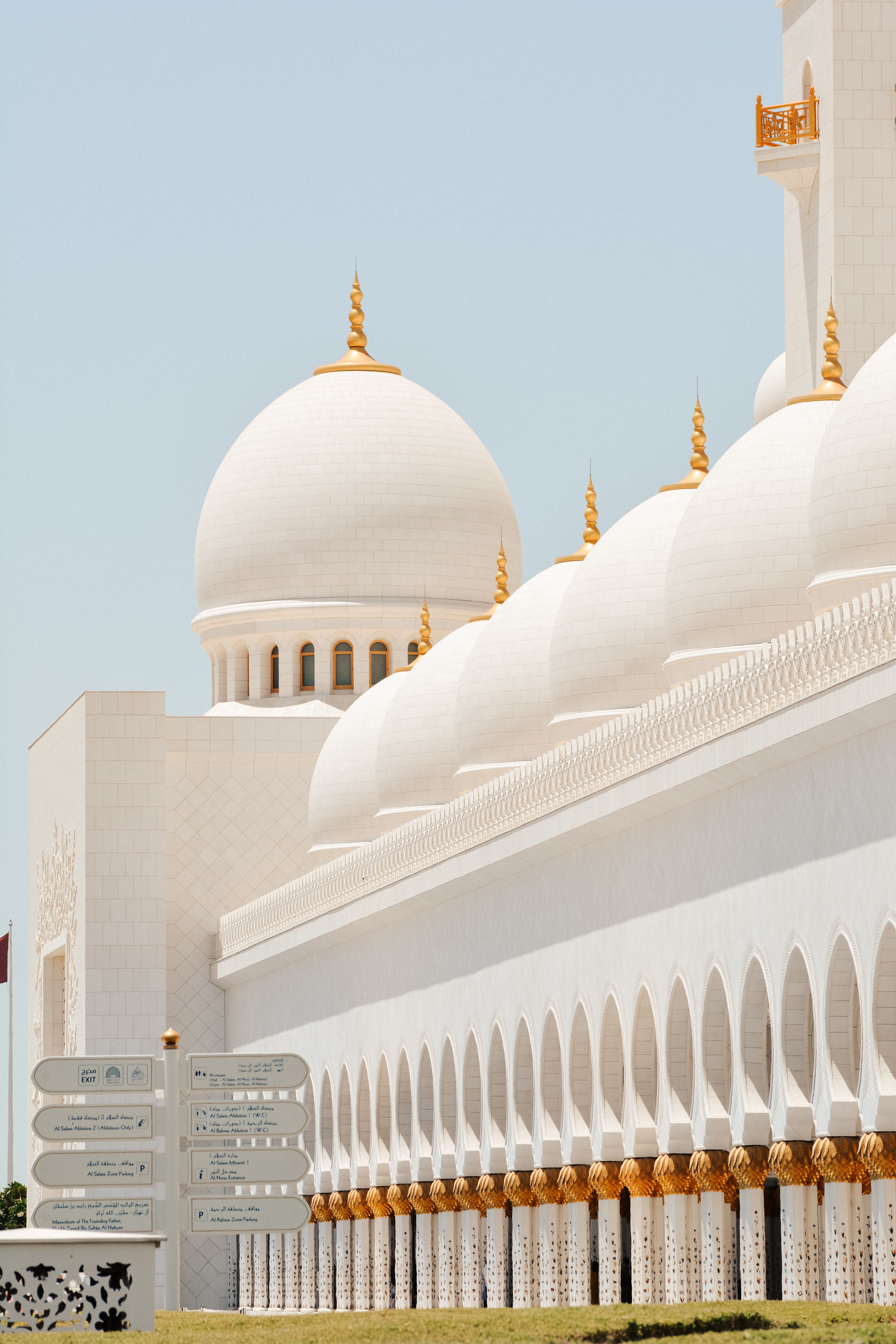 Stunning Architecture of Sheikh Zayed Grand Mosque · Free Stock Photo