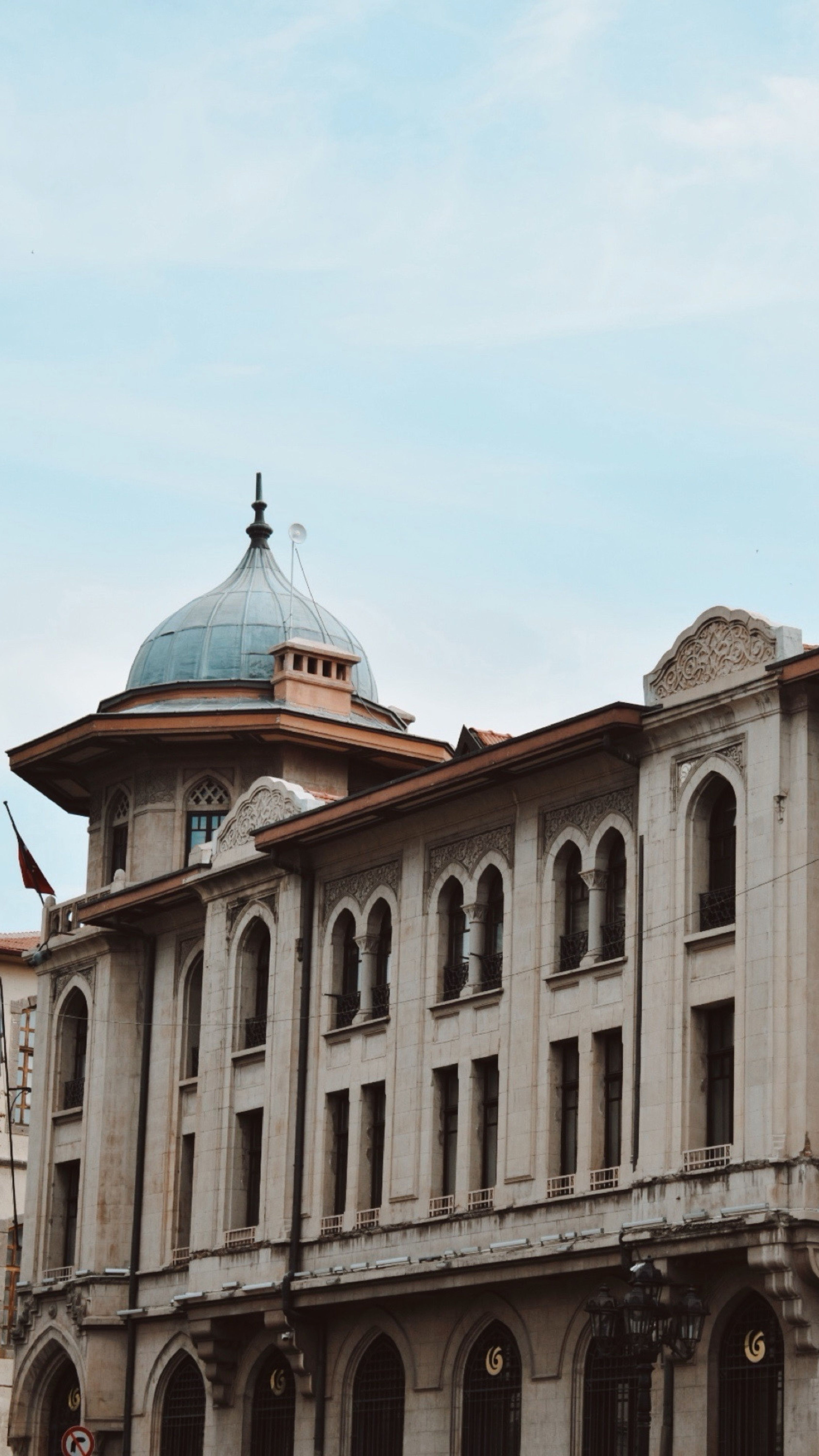 Historic European-style Building Under Blue Sky · Free Stock Photo