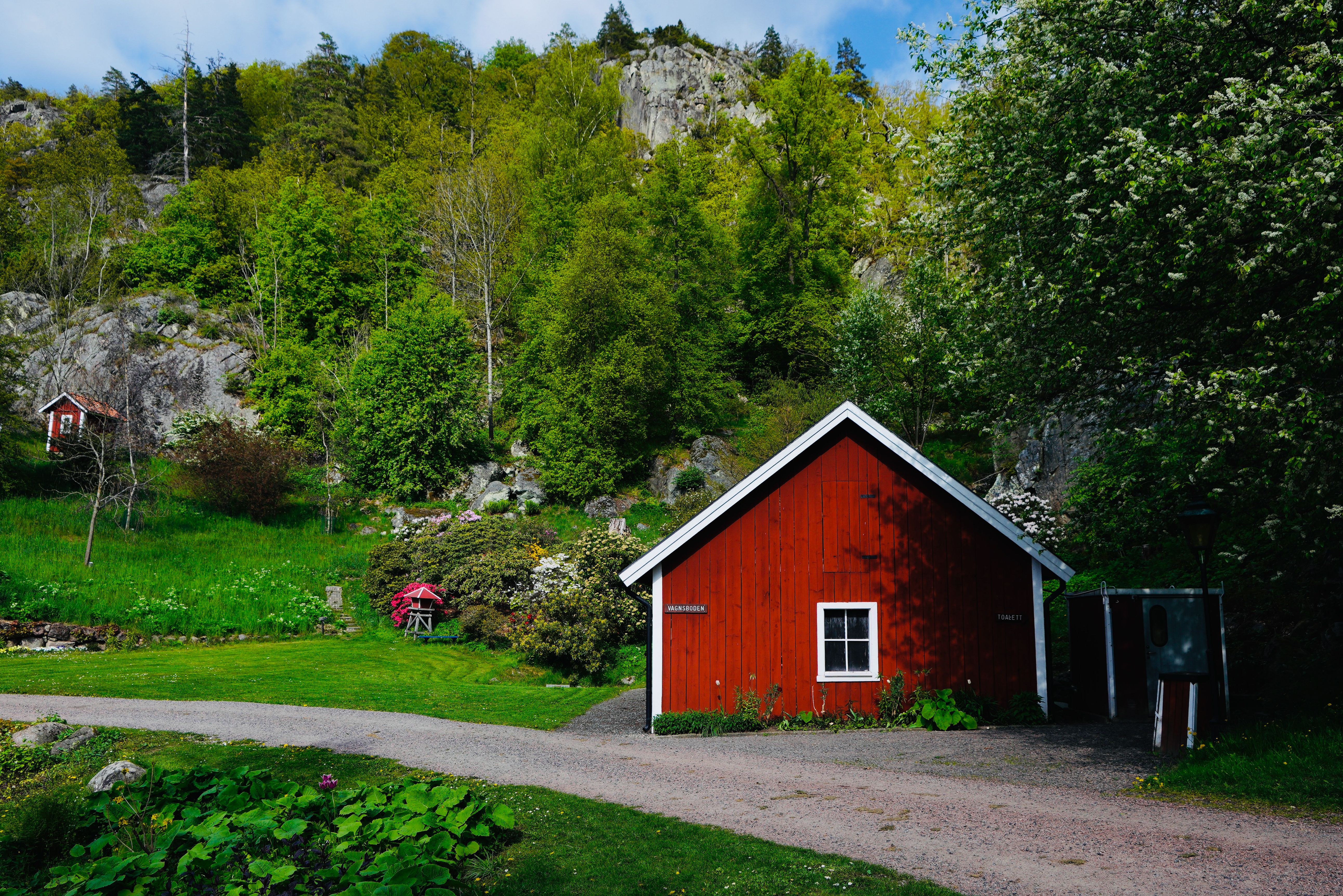 Charming Red Cabin in Swedish Countryside · Free Stock Photo