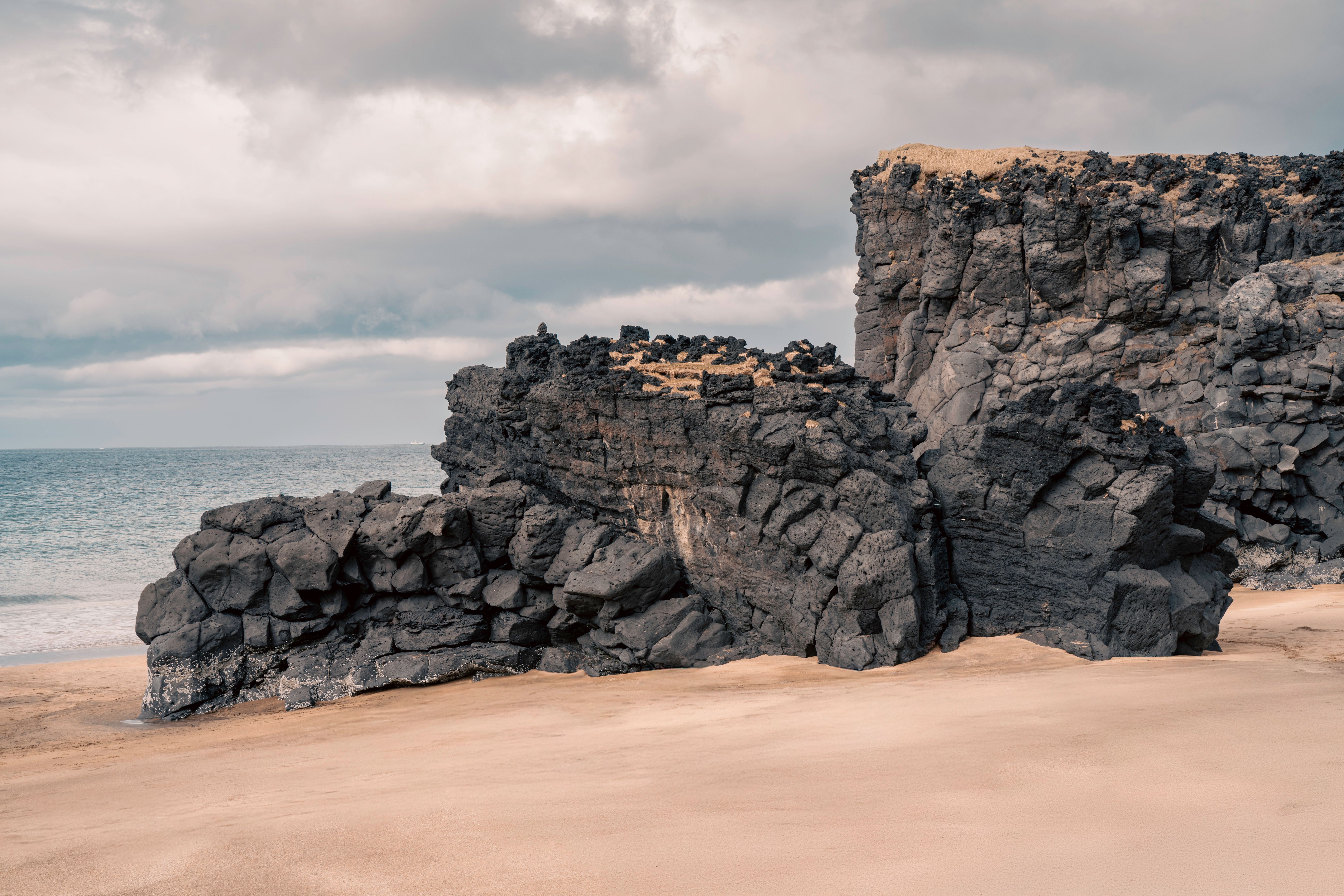 Dramatic Volcanic Rock Formations in Iceland · Free Stock Photo