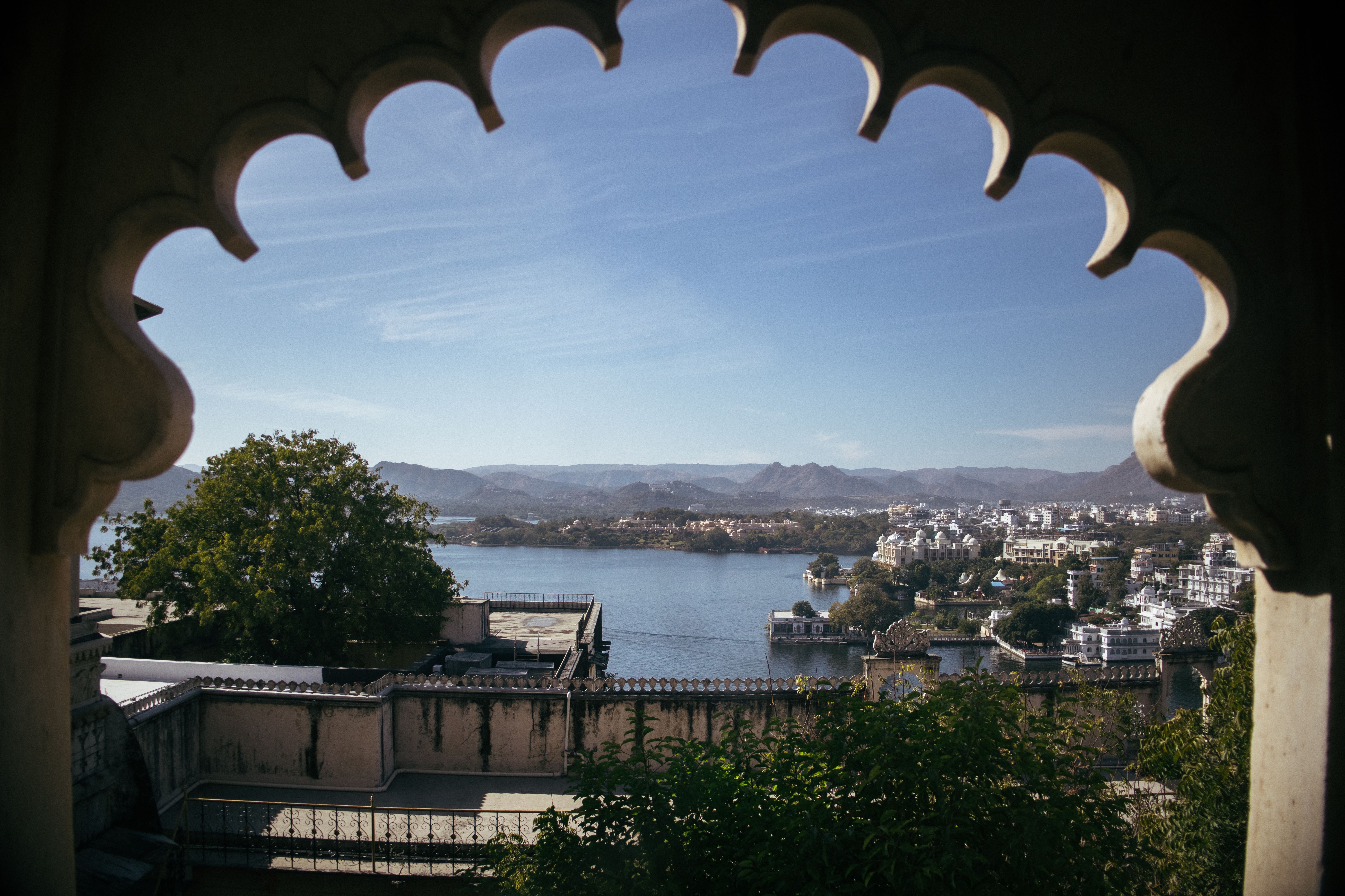 Scenic View Through Archway in Udaipur · Free Stock Photo