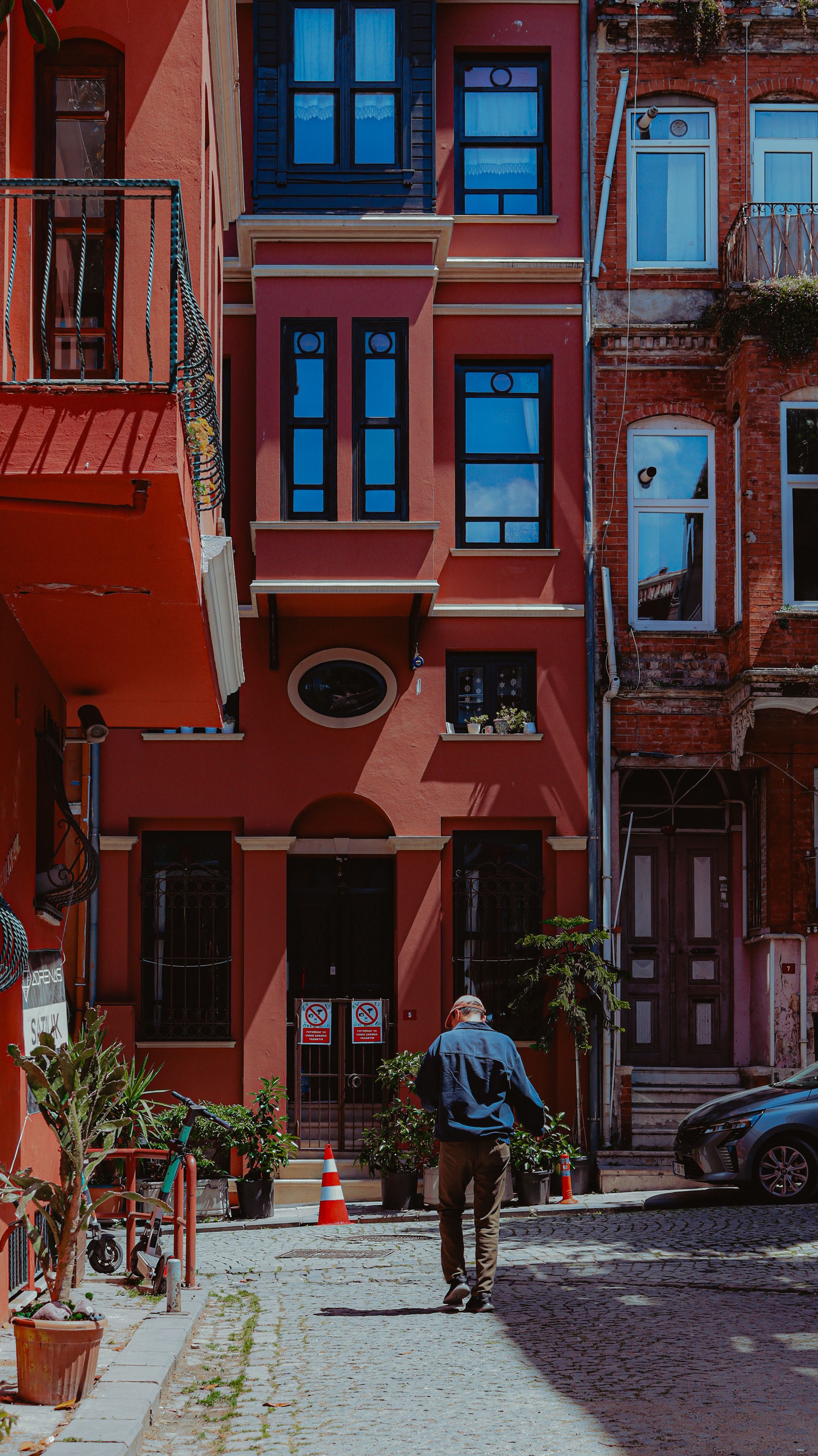 Colorful Urban Street Scene with Vibrant Architecture · Free Stock Photo