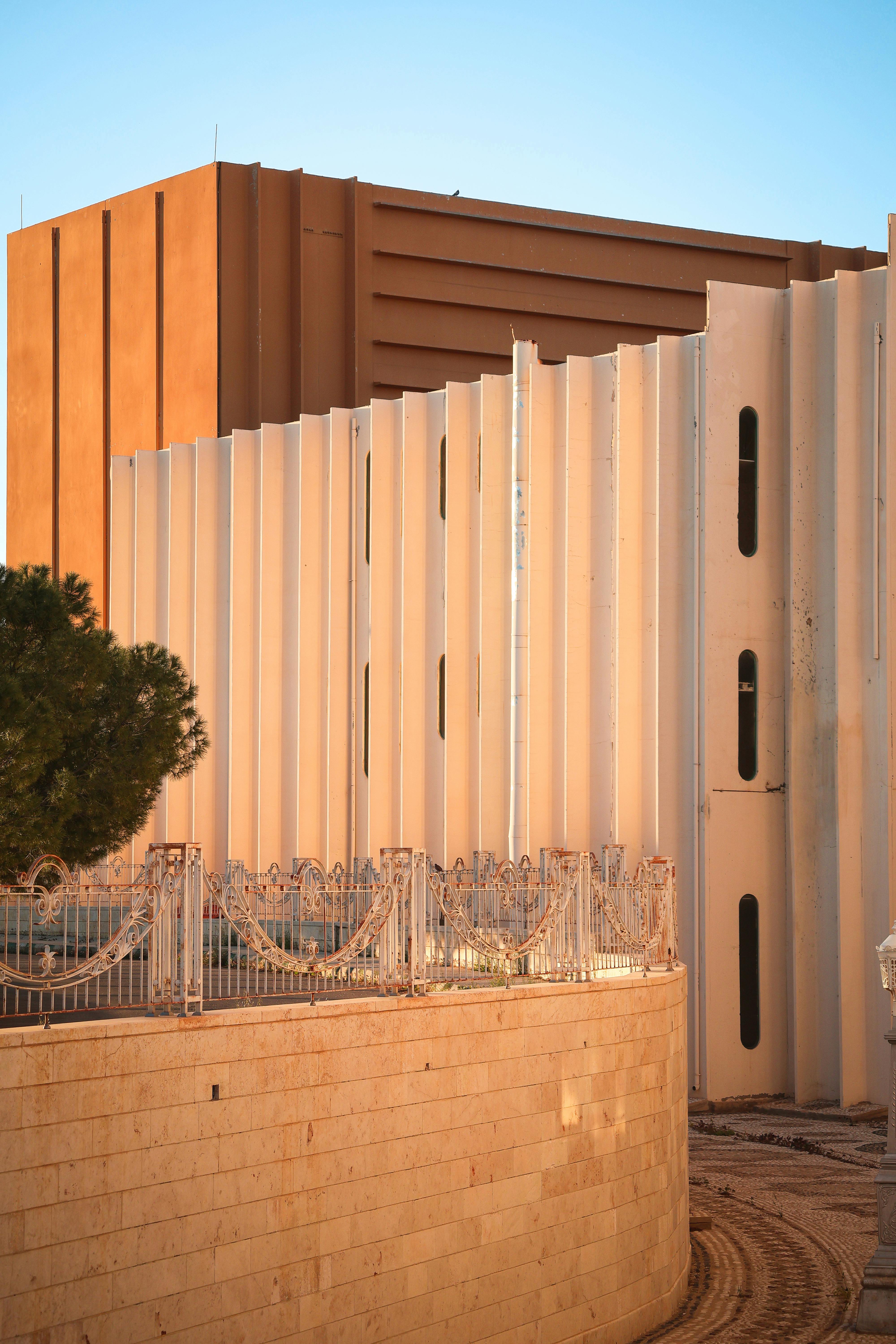Modern Architectural Building at Sunset · Free Stock Photo