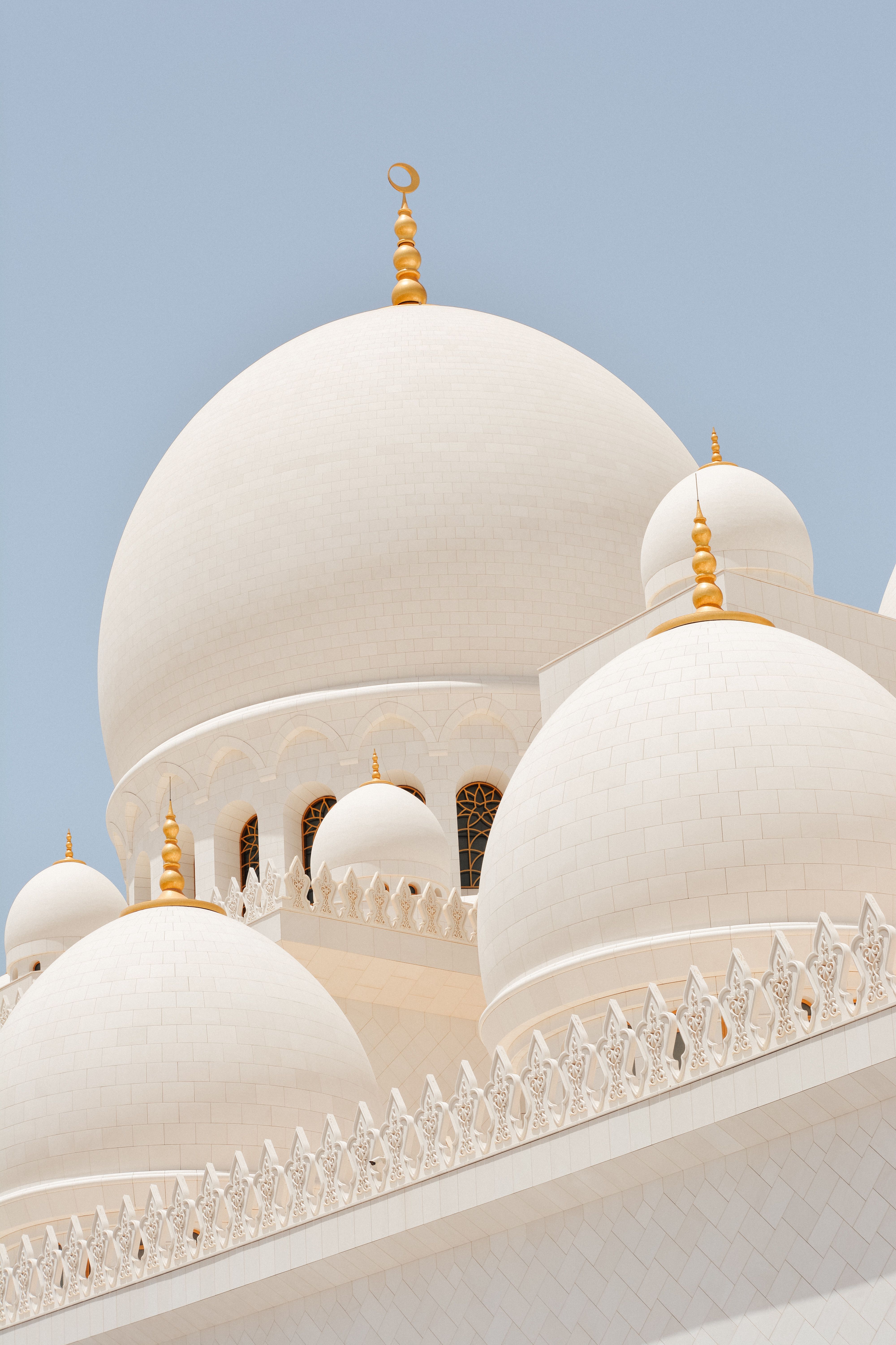 Majestic Domes of Sheikh Zayed Grand Mosque · Free Stock Photo