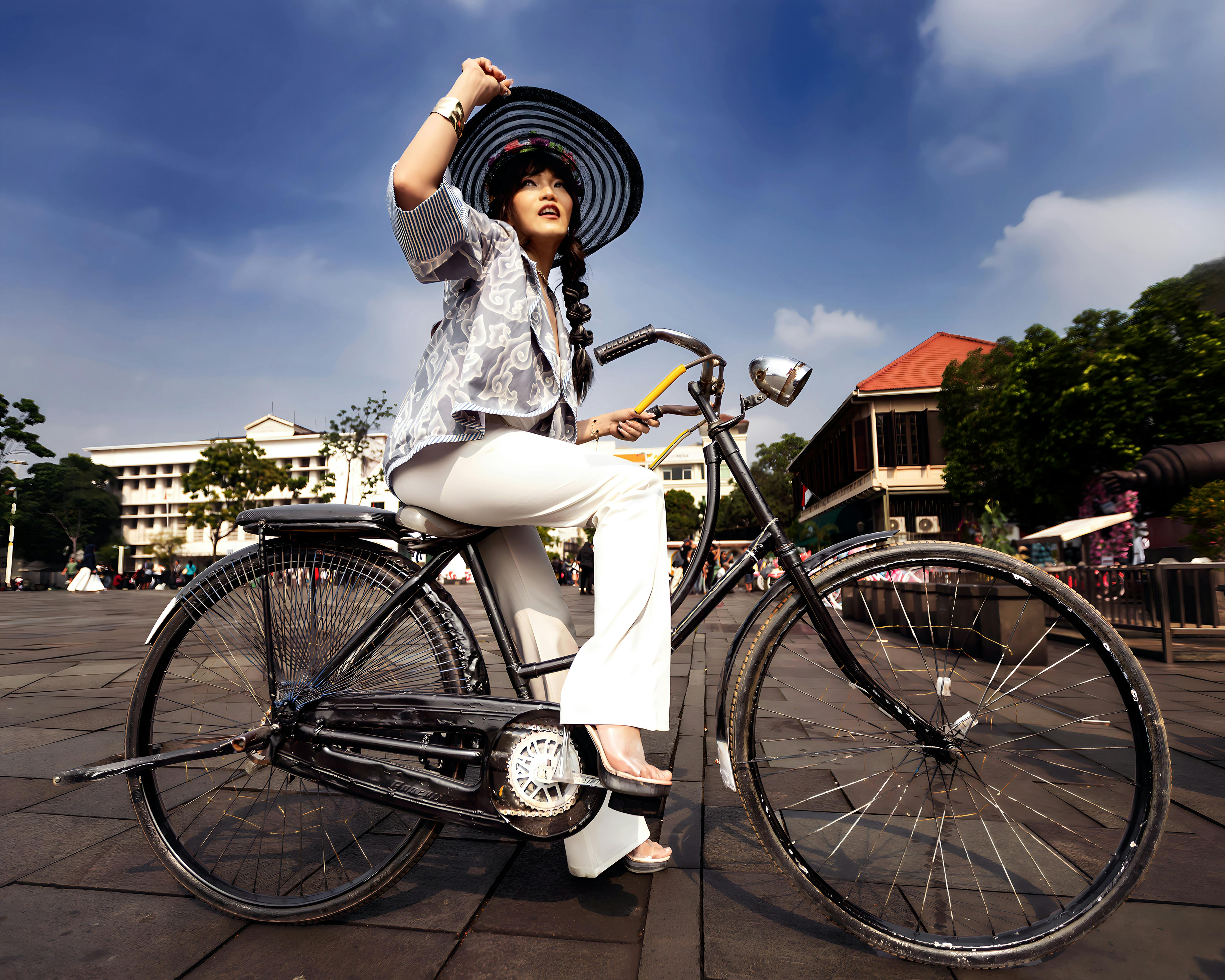 Bicycle Pose Pilotu Photos, Download The BEST Free Bicycle Pose Pilotu ...
