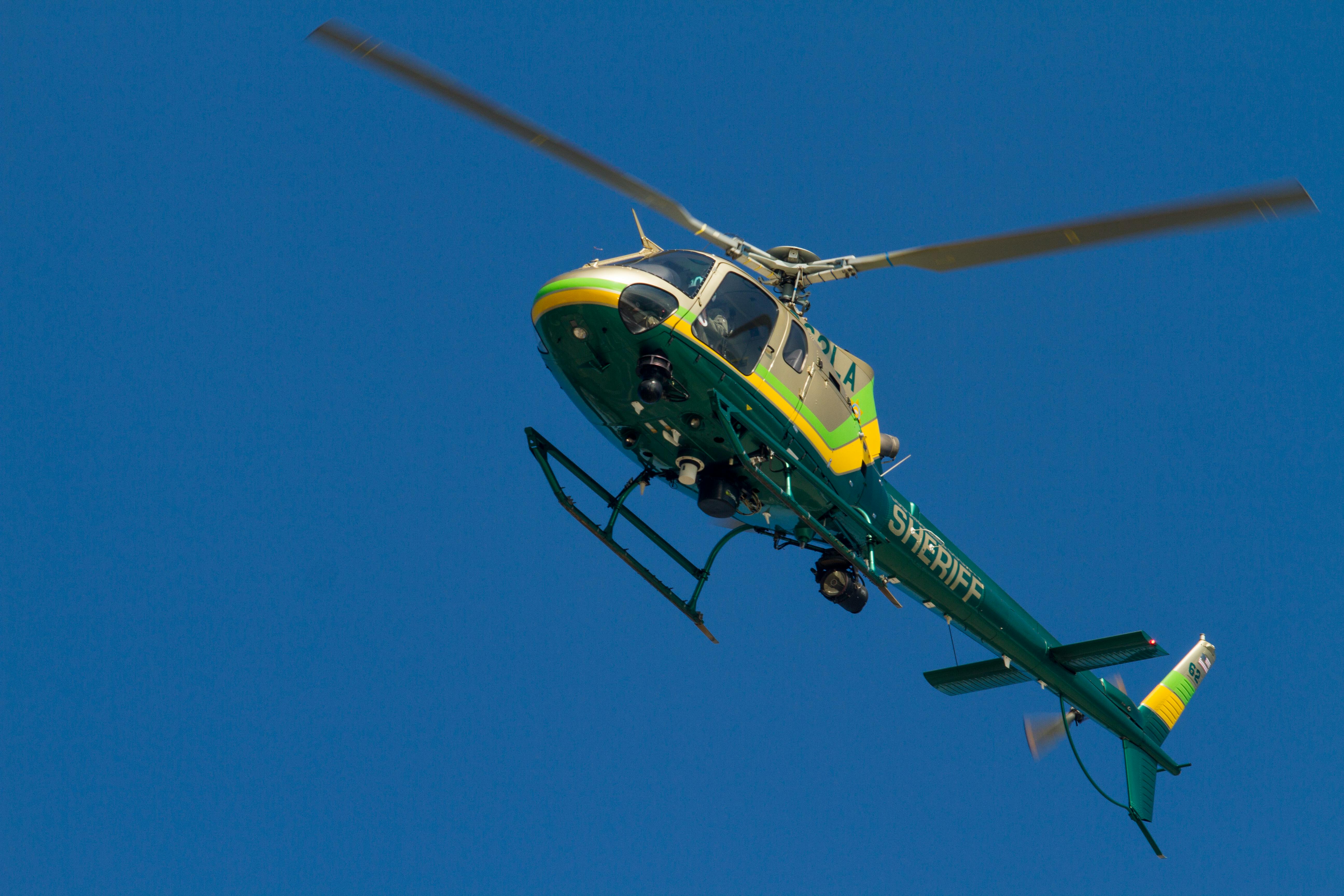 Los Angeles Sheriff Helicopter in Blue Sky · Free Stock Photo