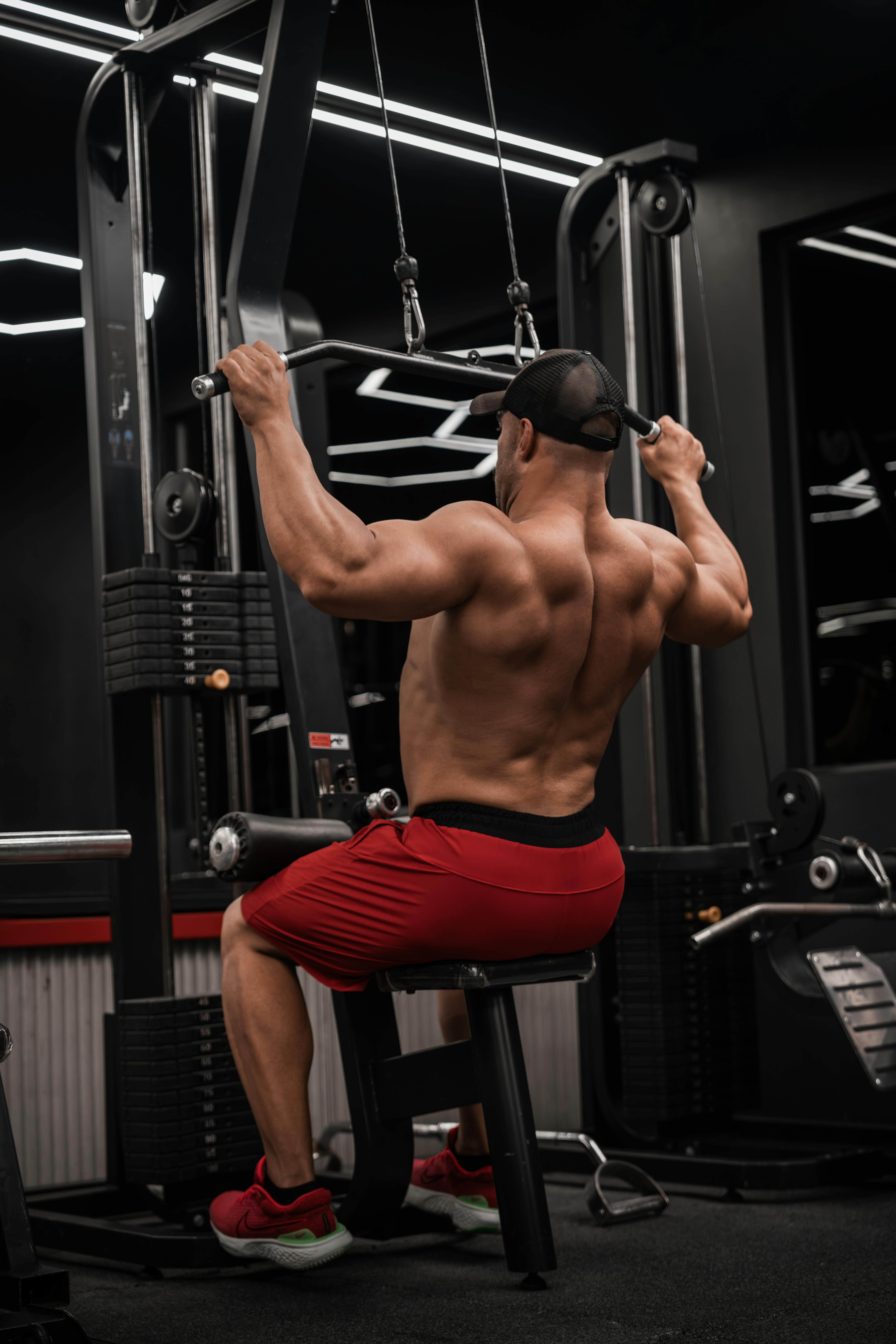 Bodybuilder Performing Lat Pulldown in Gym · Free Stock Photo