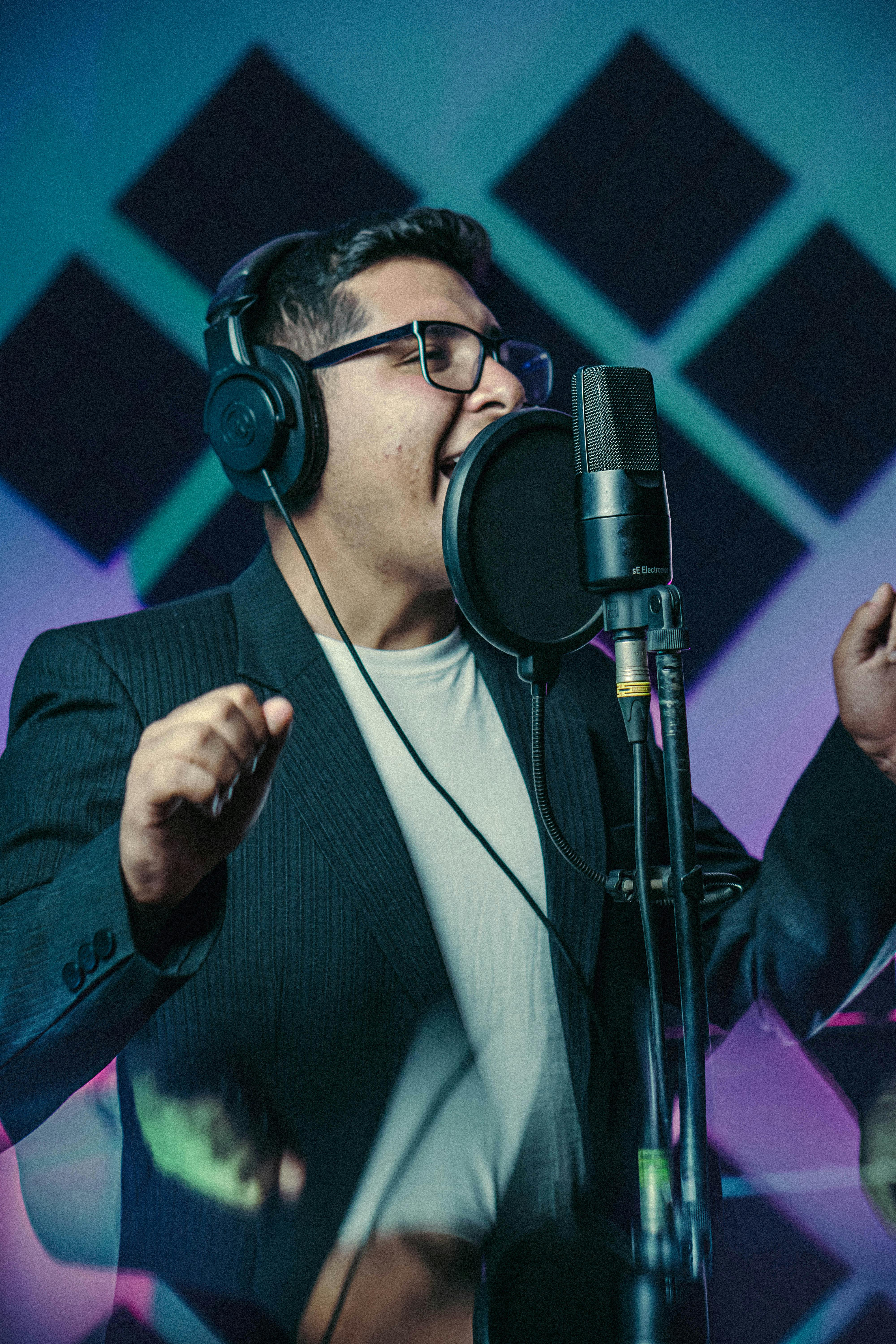 Energetic Singer in Modern Recording Studio · Free Stock Photo