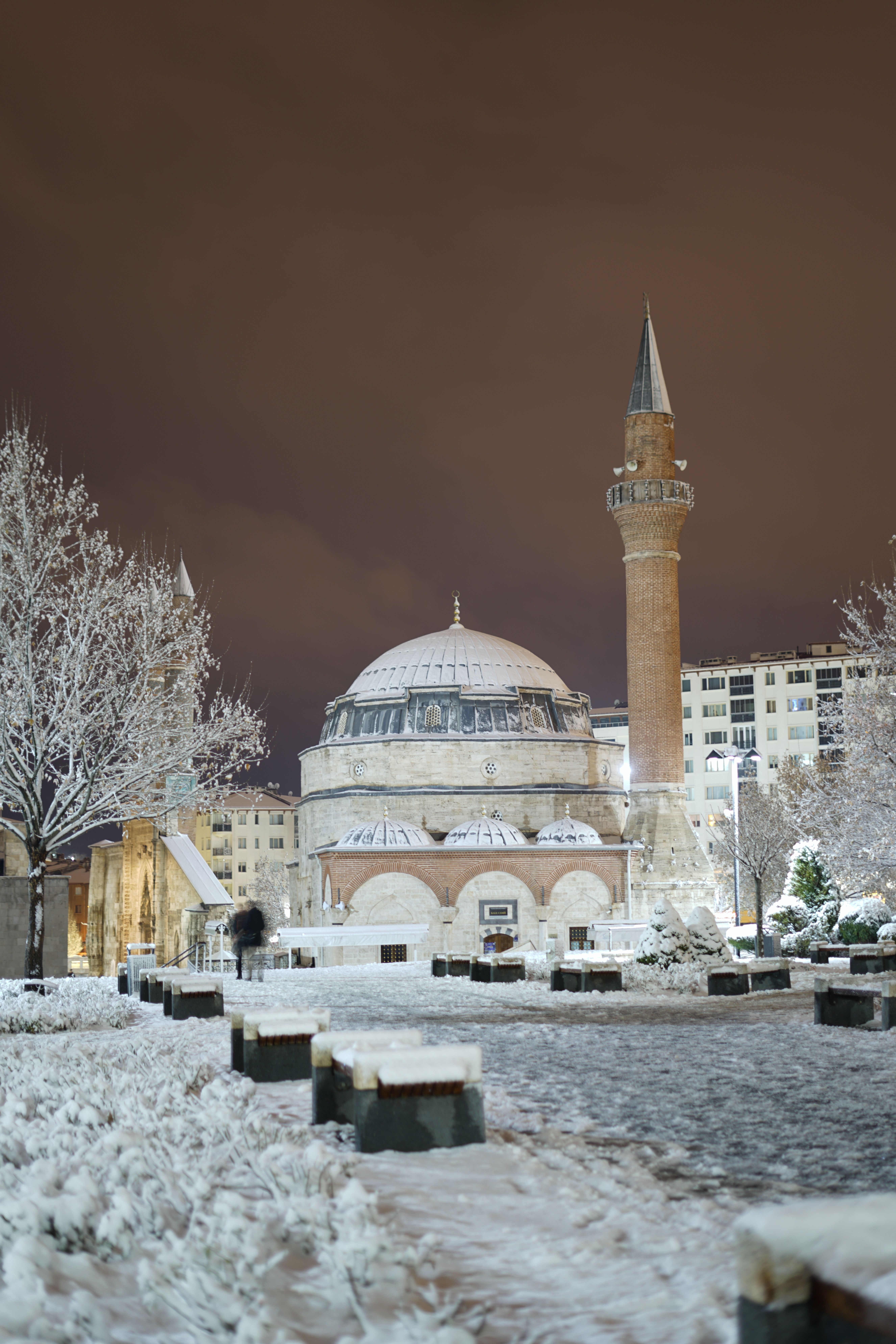 Snowy Winter Scene at Central Mosque in Sivas, Türkiye · Free Stock Photo