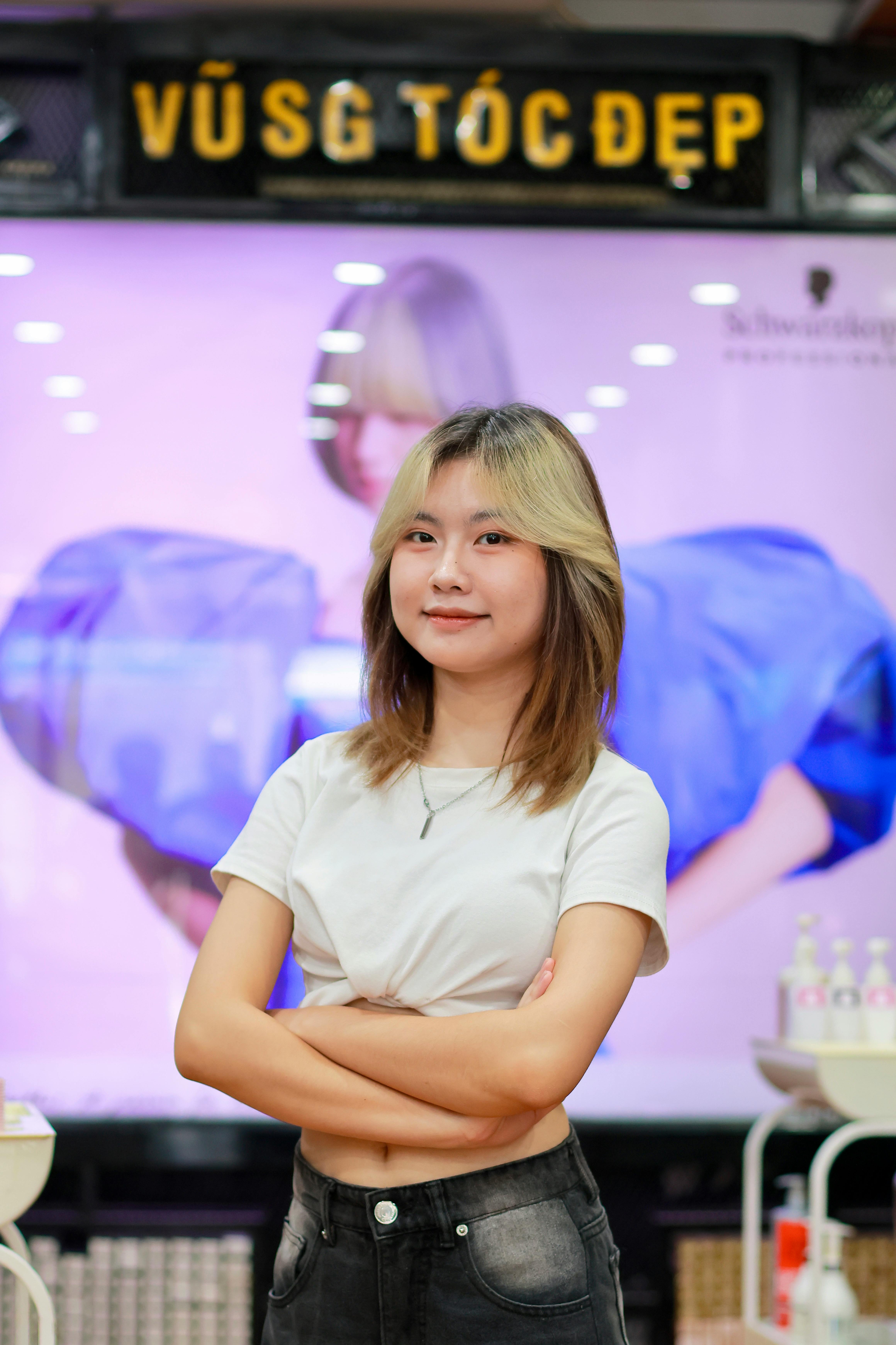 Woman Displaying Confidence Photos, Download The BEST Free Woman ...