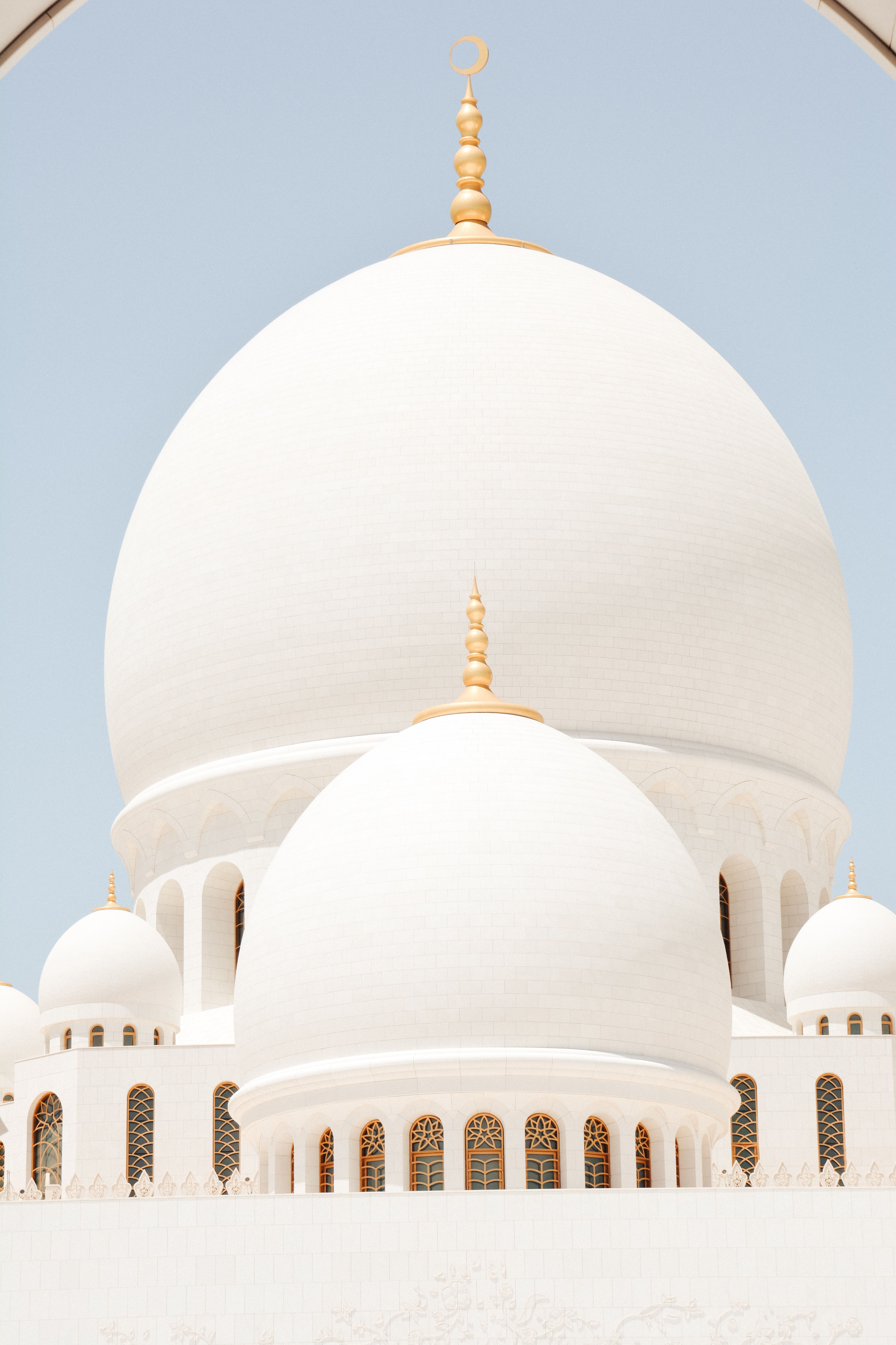 Majestic Domes of Sheikh Zayed Grand Mosque · Free Stock Photo