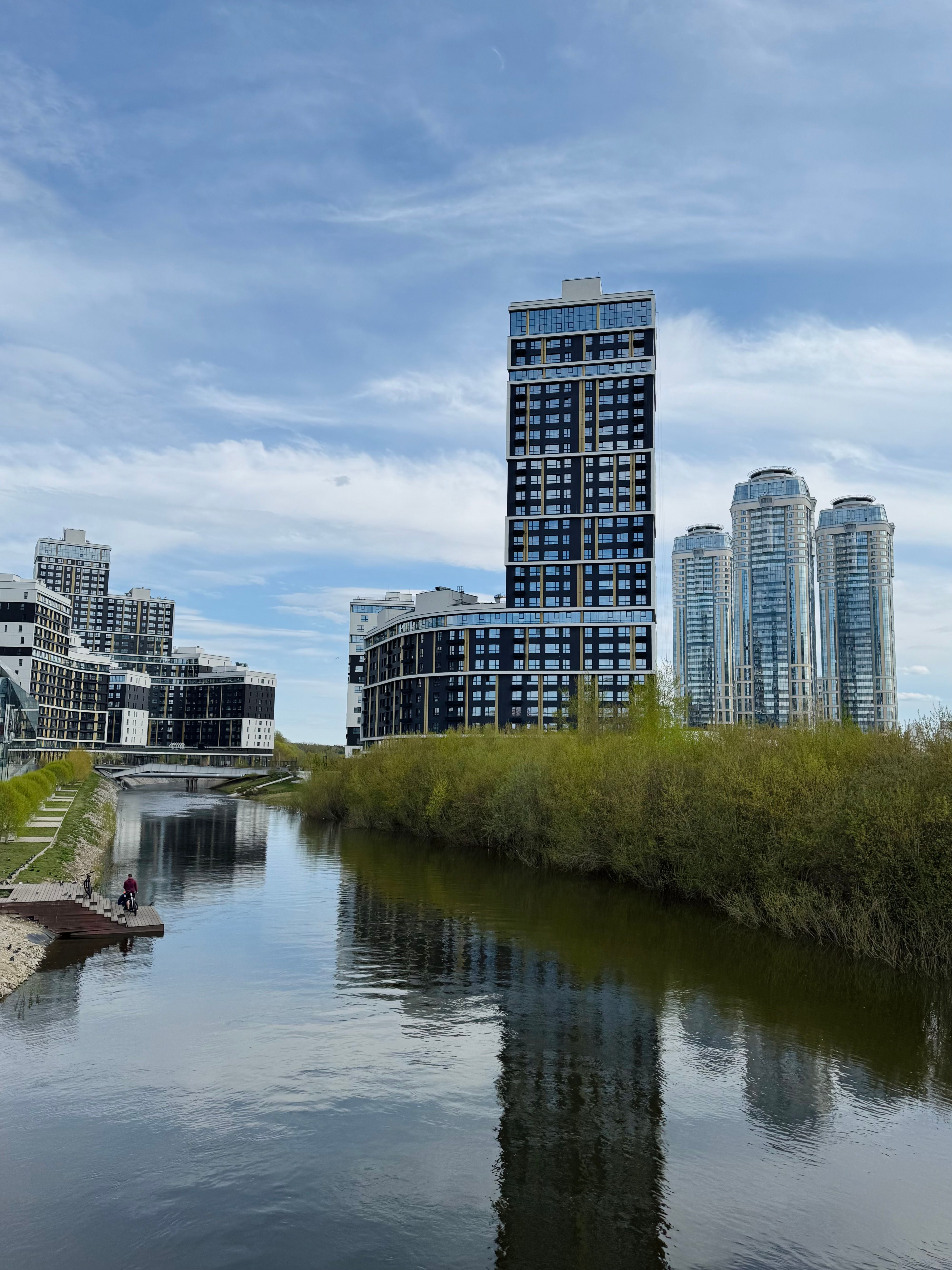 Urban Riverfront View with Modern Architecture · Free Stock Photo