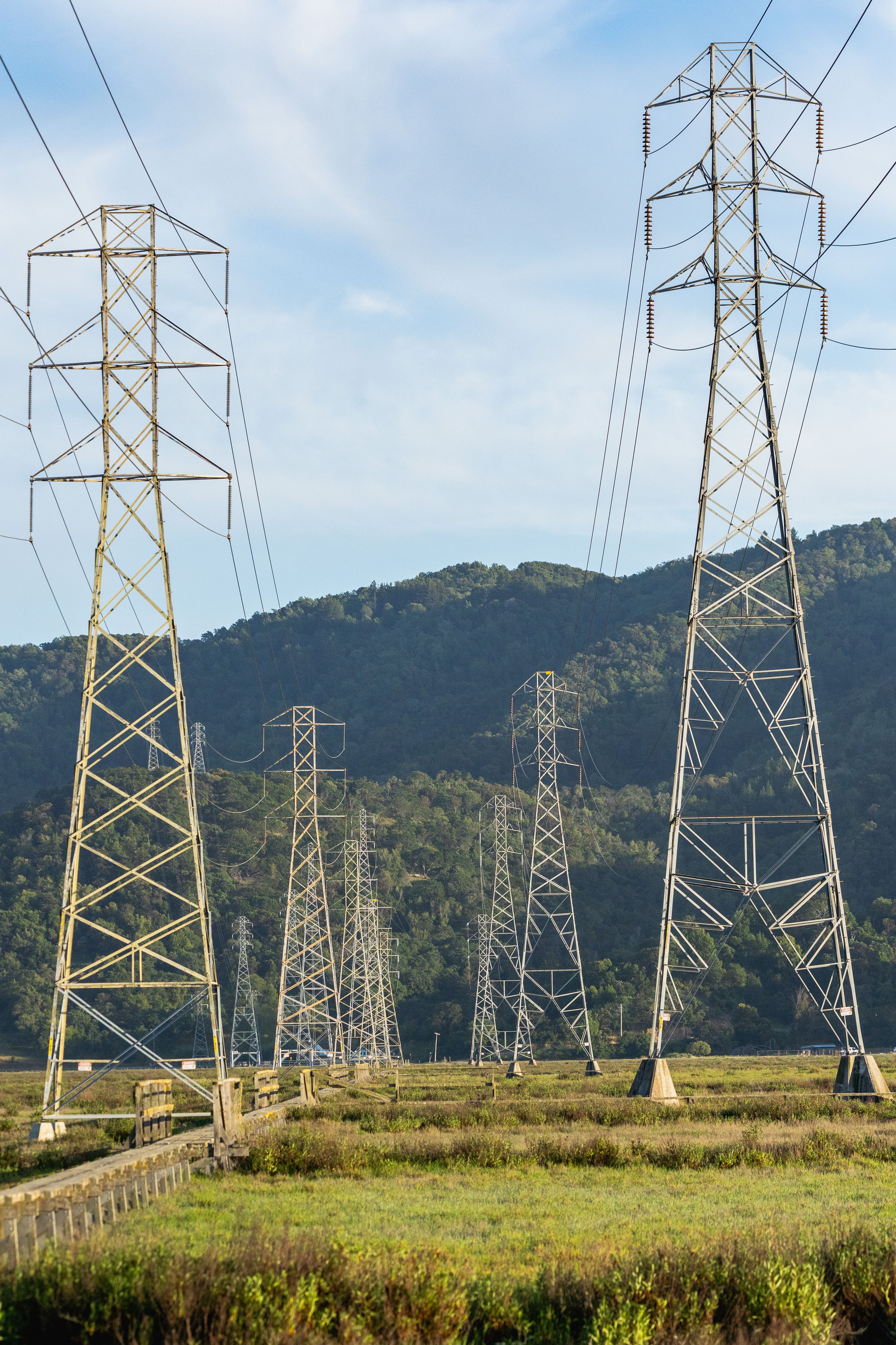Pylons Photos, Download The BEST Free Pylons Stock Photos & HD Images