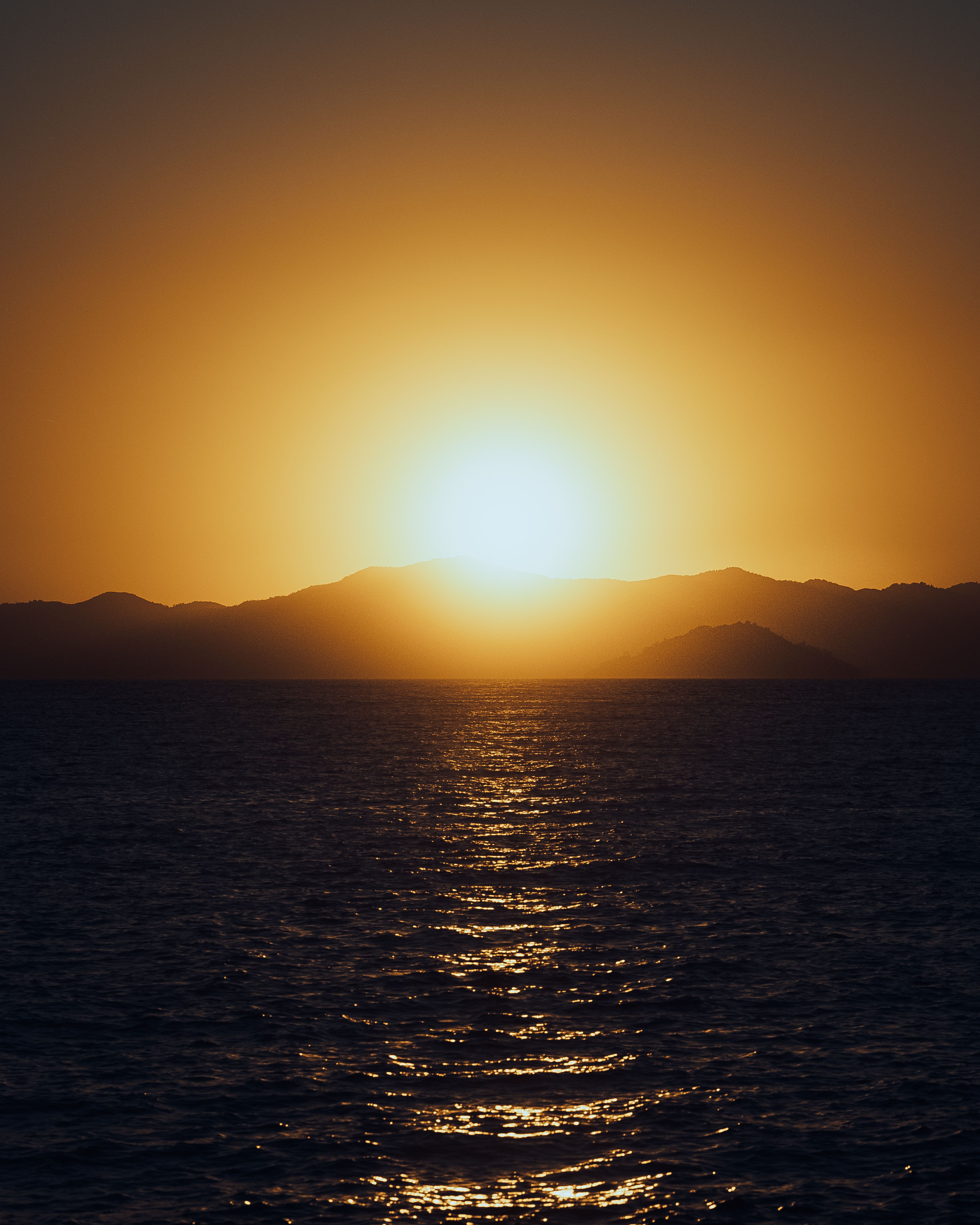 Golden Sunset Over Calm Ocean Waters · Free Stock Photo