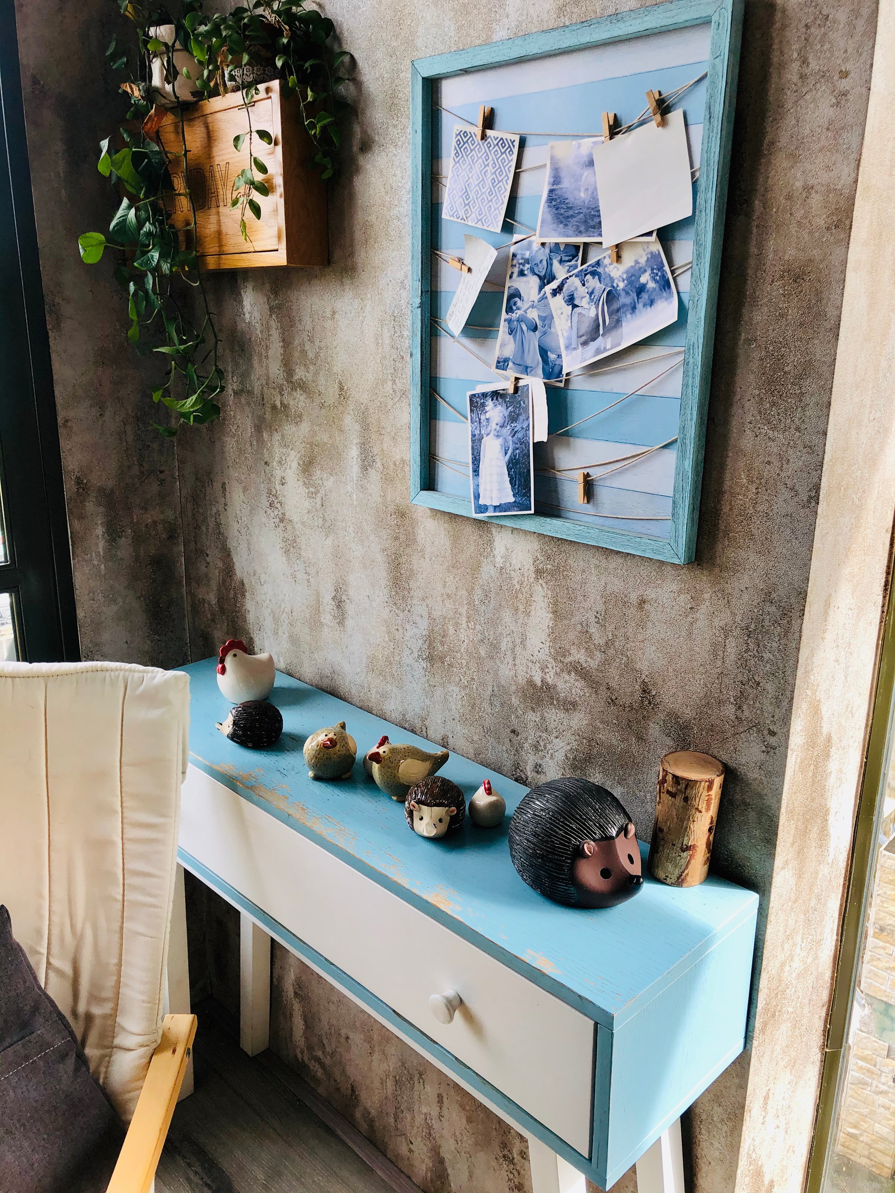 Cozy Corner with Decor and Photoboard Display · Free Stock Photo