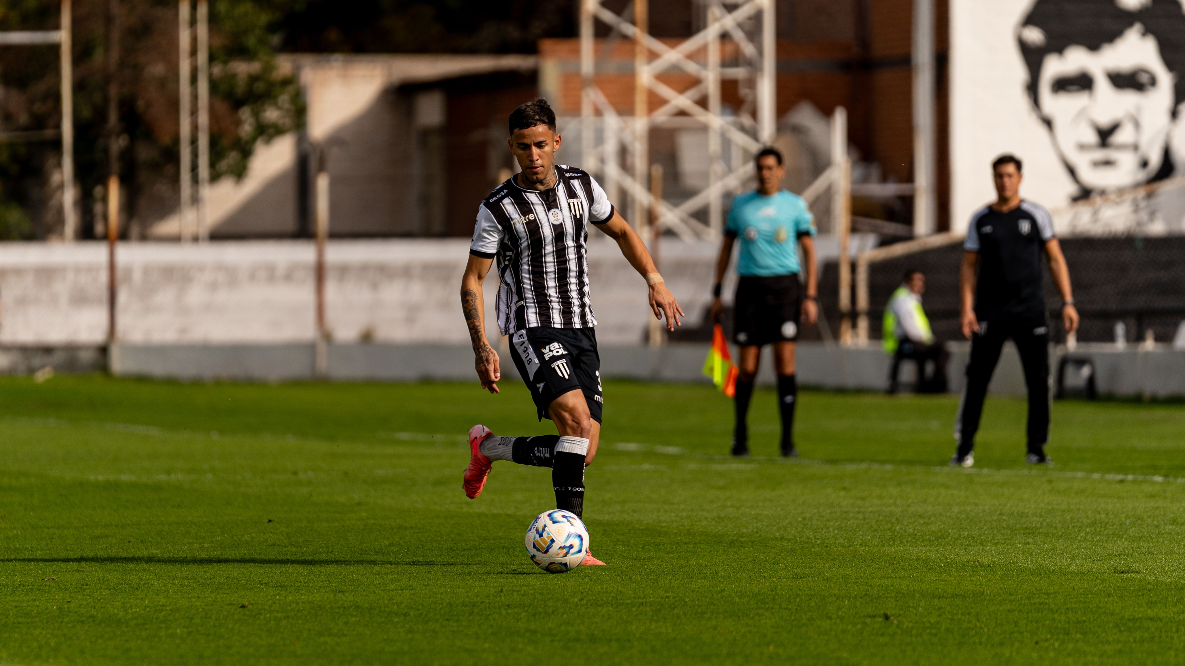 Football Action Photos, Download The BEST Free Football Action Stock ...