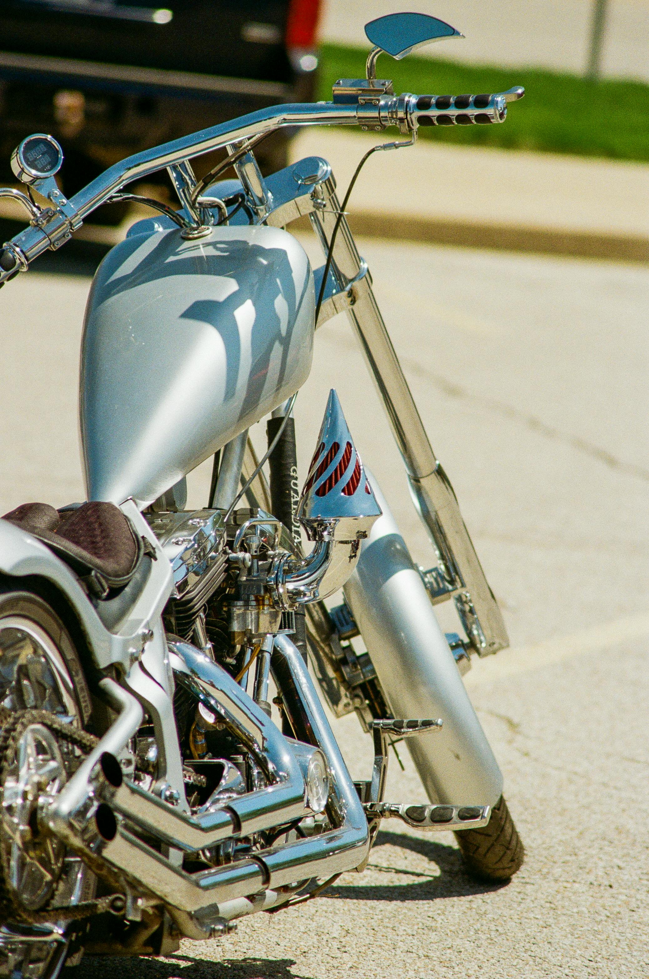 Sleek Custom Motorcycle in Outdoor Setting · Free Stock Photo