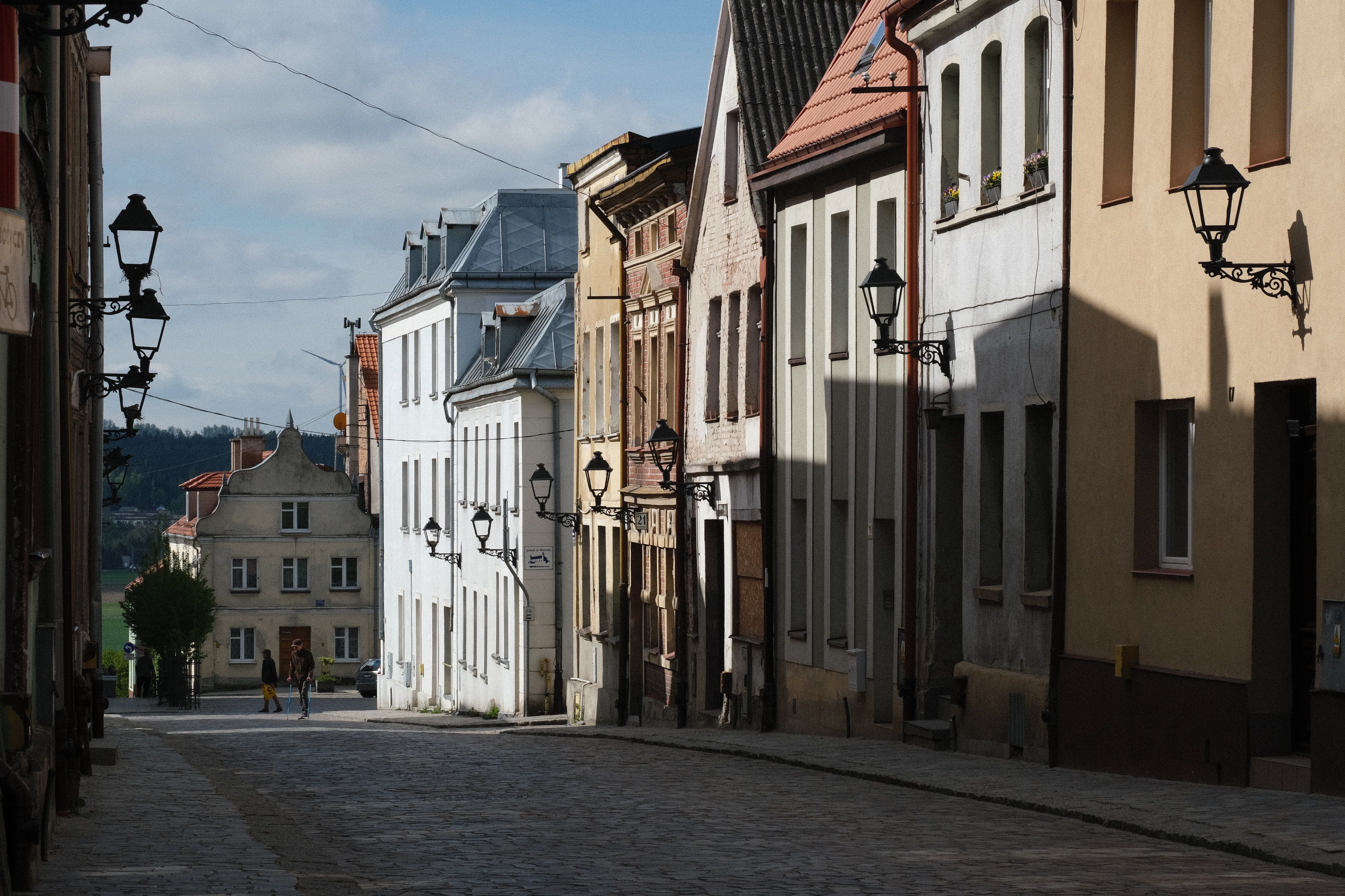 Charming European Street in Afternoon Light · Free Stock Photo