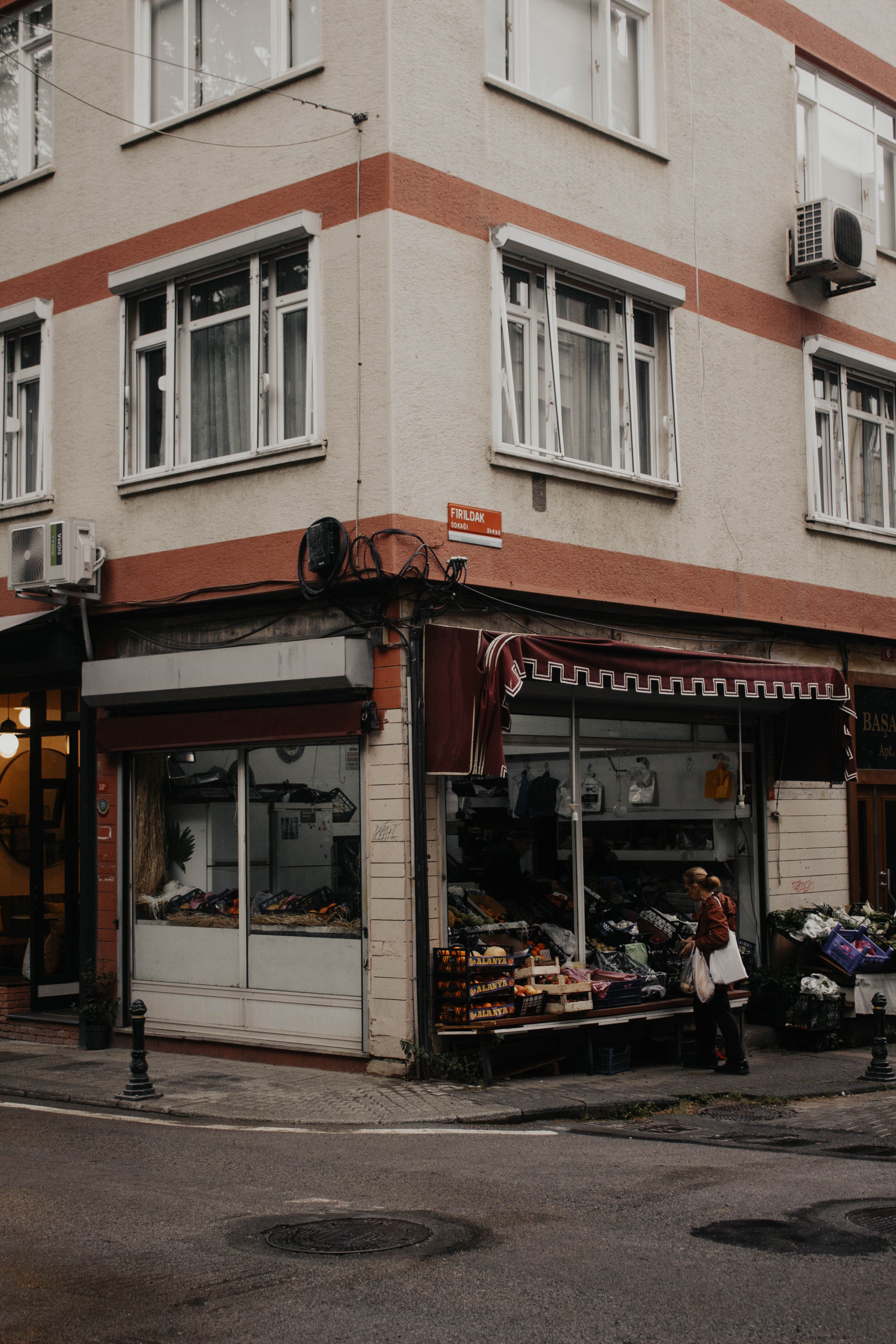 Street Corner Storefront in Istanbul, Turkey · Free Stock Photo