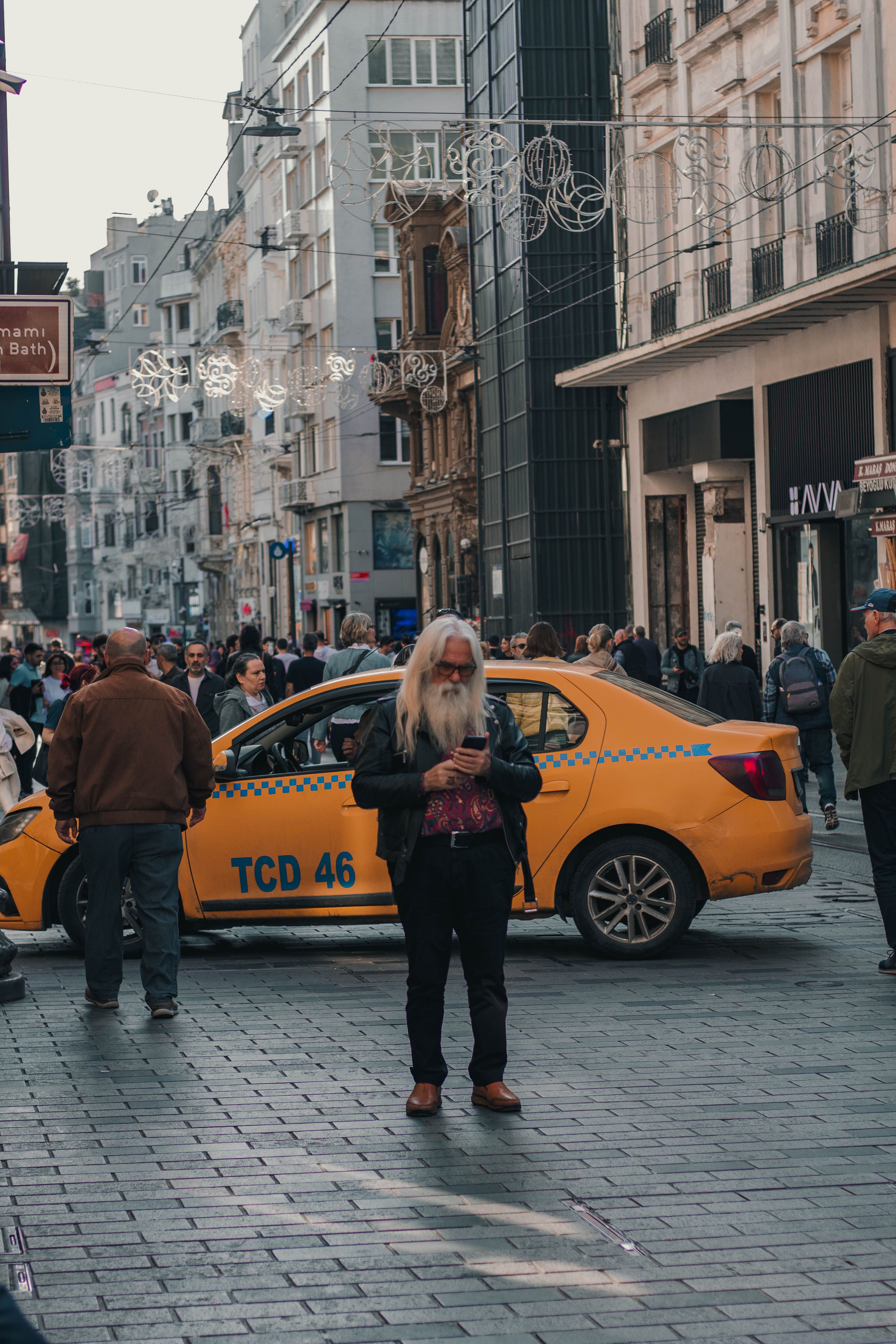 Crowded İstiklal Street with Taxi in İstanbul · Free Stock Photo