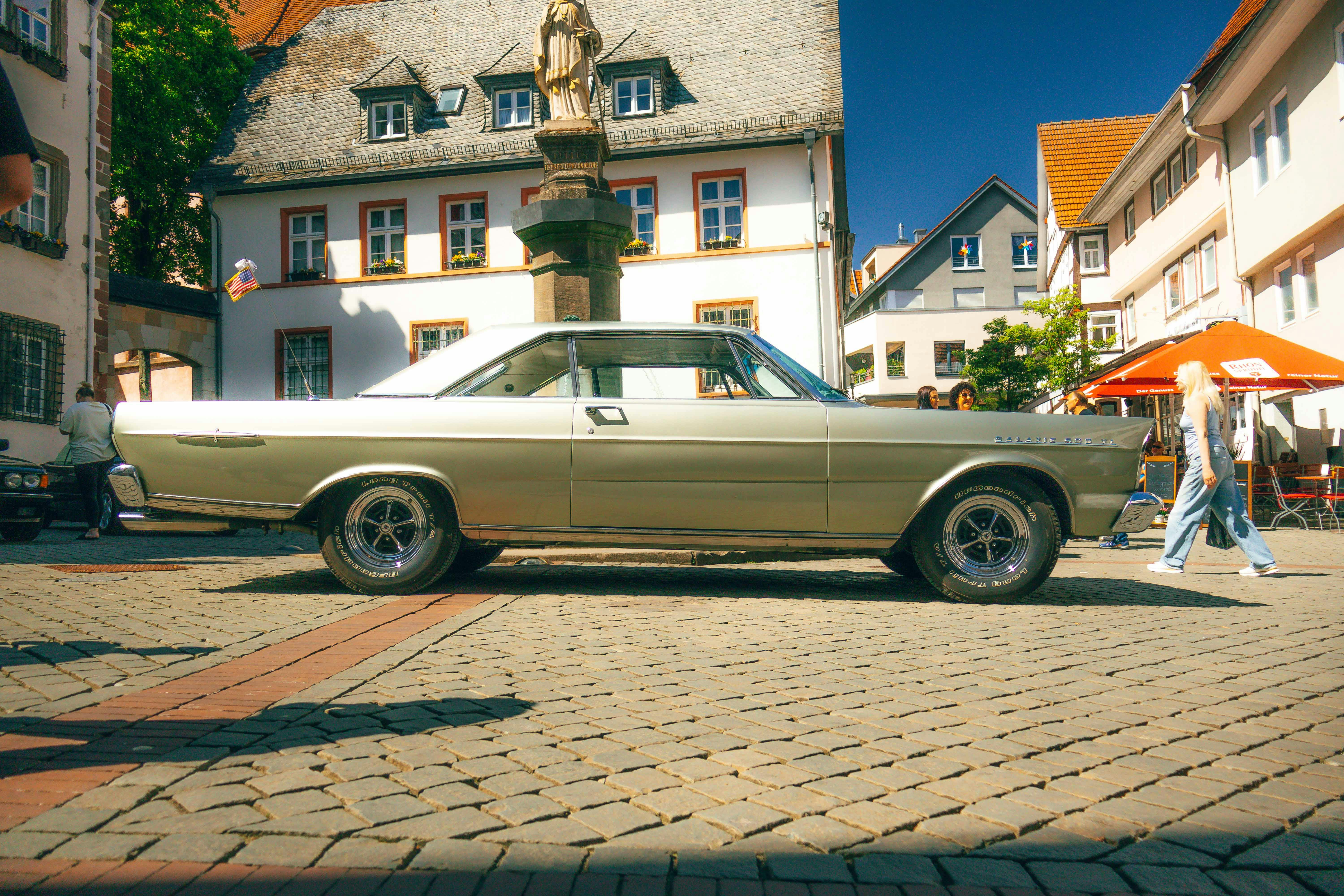 Car Showroom Photos, Download The BEST Free Car Showroom Stock Photos ...