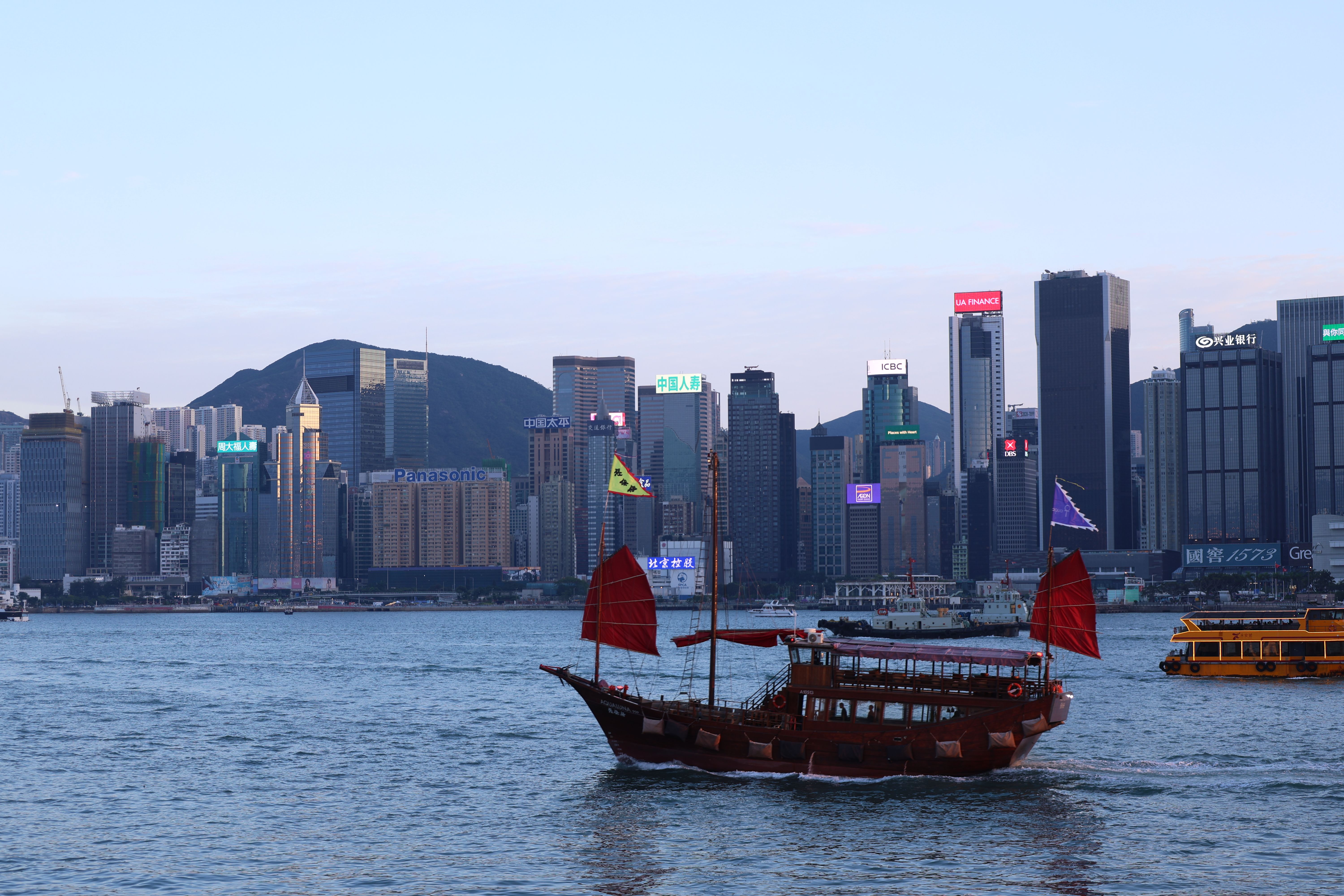 Traditional Junk Boat in Hong Kong Harbor View · Free Stock Photo