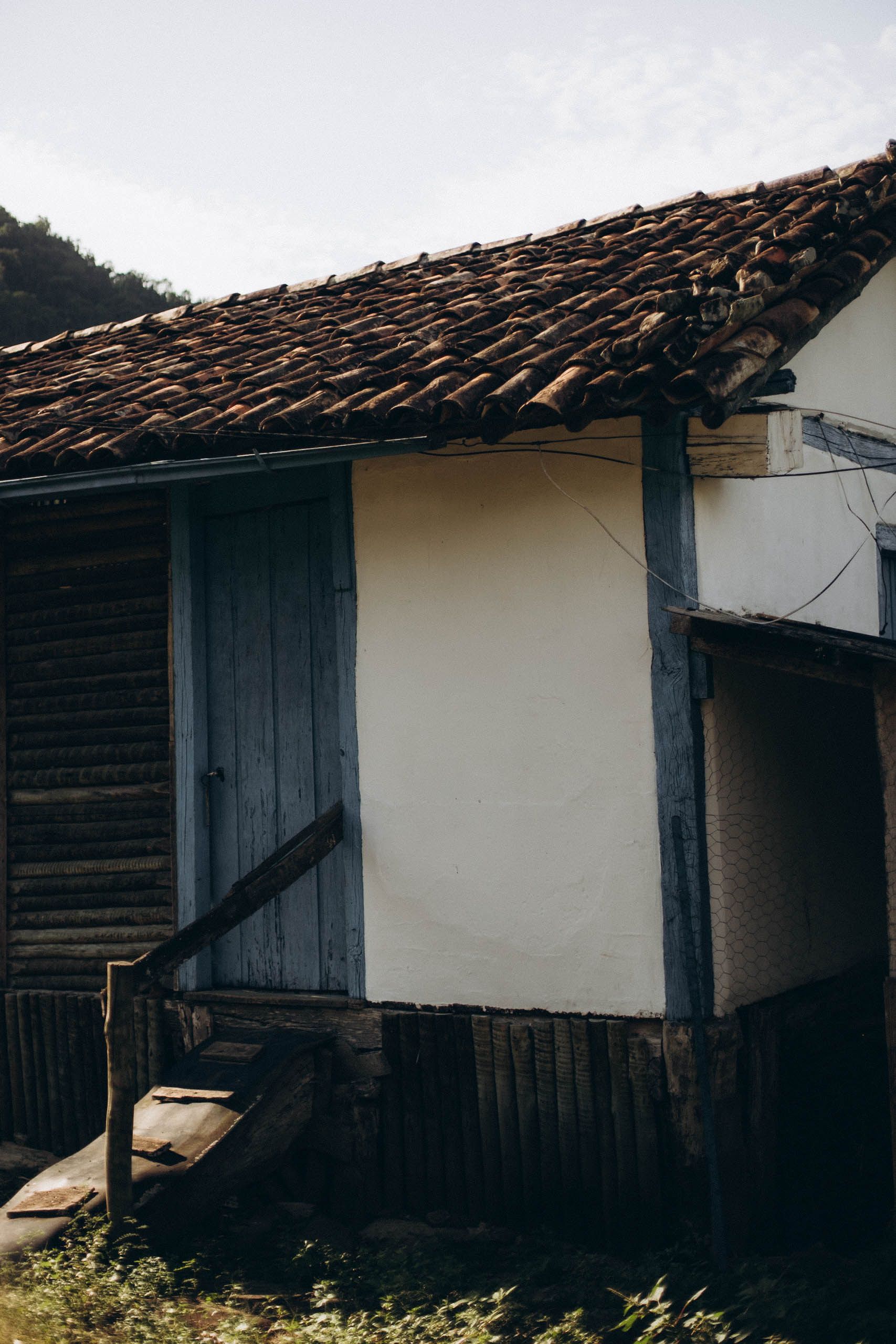 Rustic Cottage with Wooden Roof in Countryside · Free Stock Photo