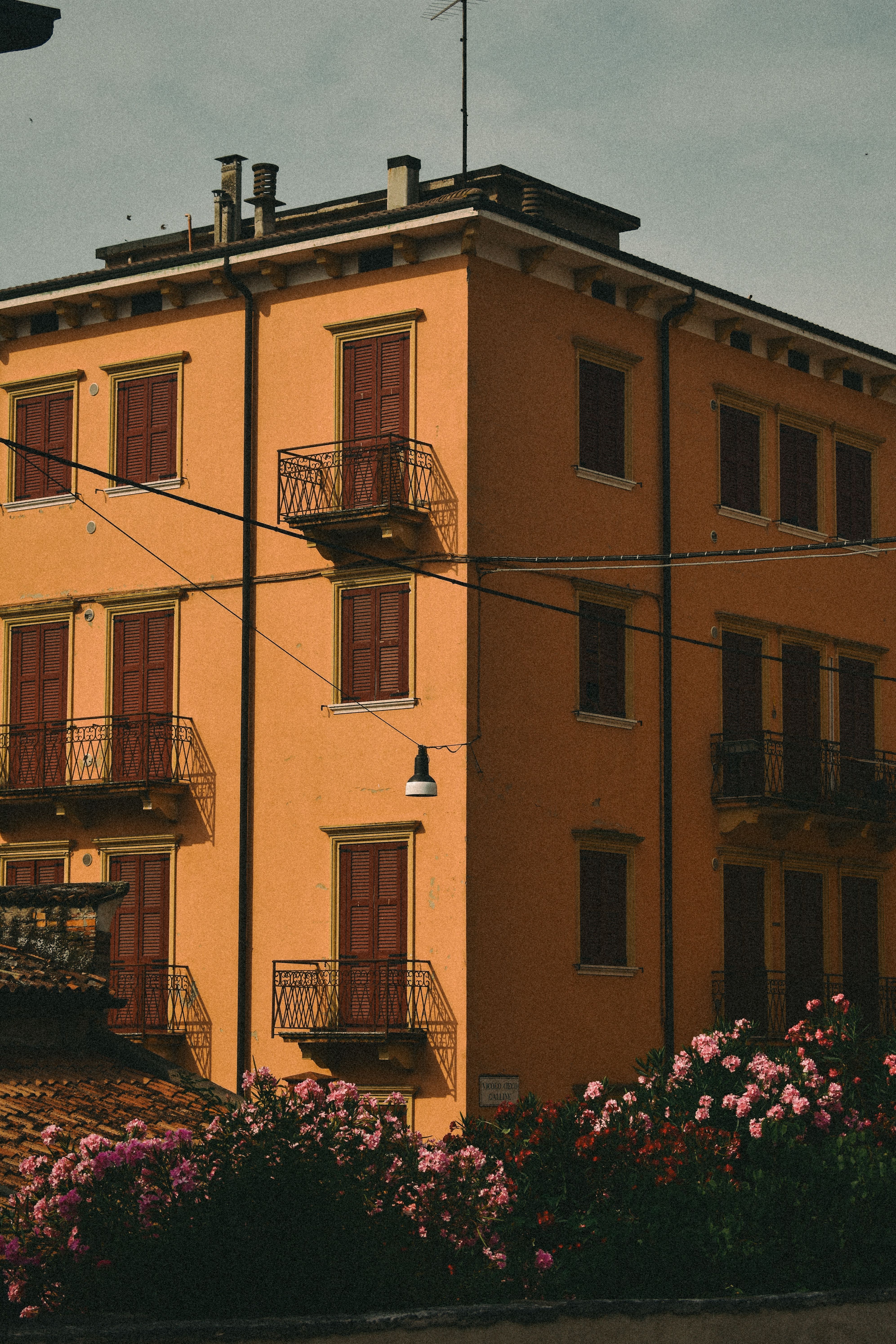 Charming Italian Architecture in Historic Rome · Free Stock Photo