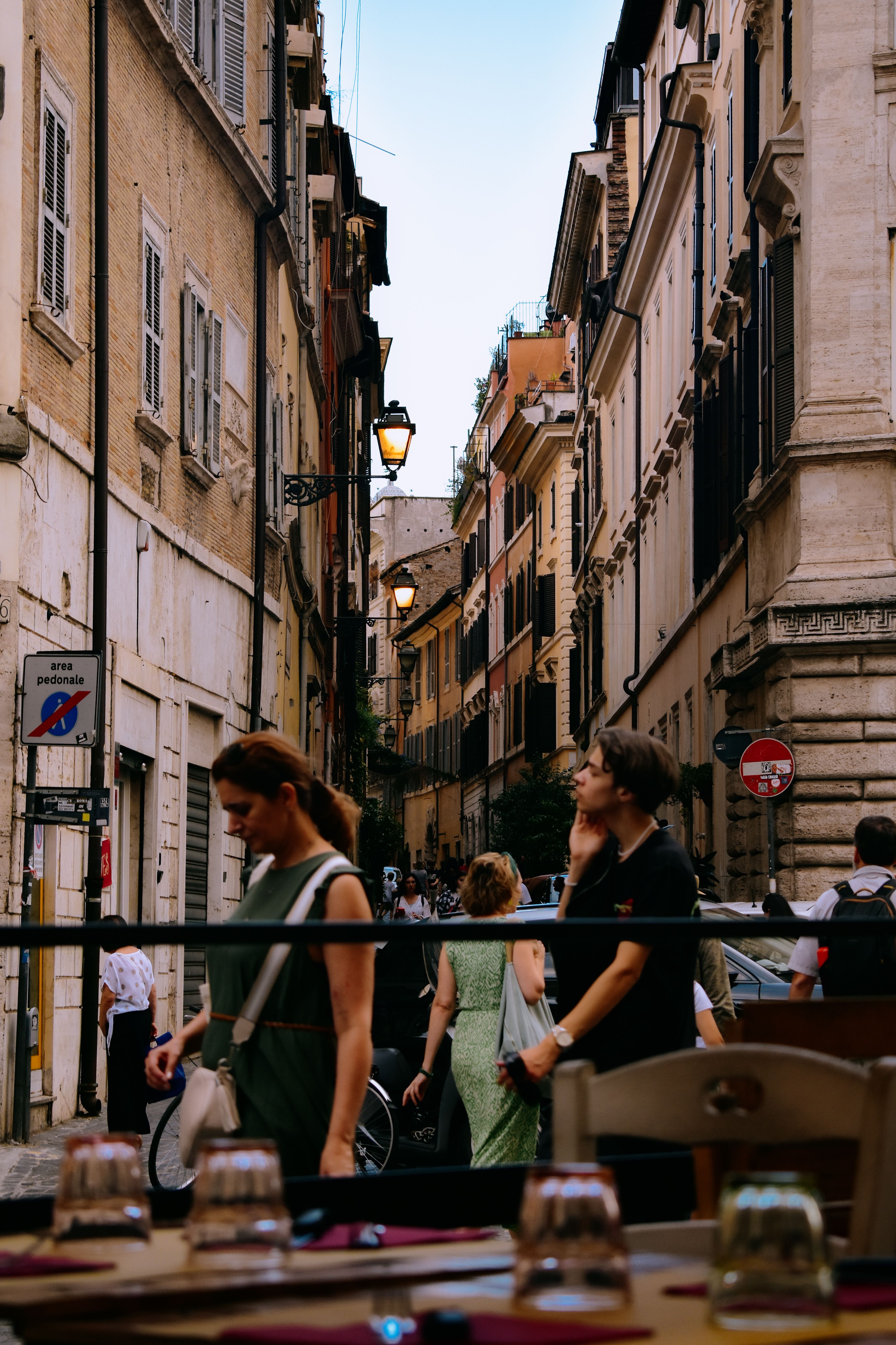 Charming Roman Street in Daylight · Free Stock Photo