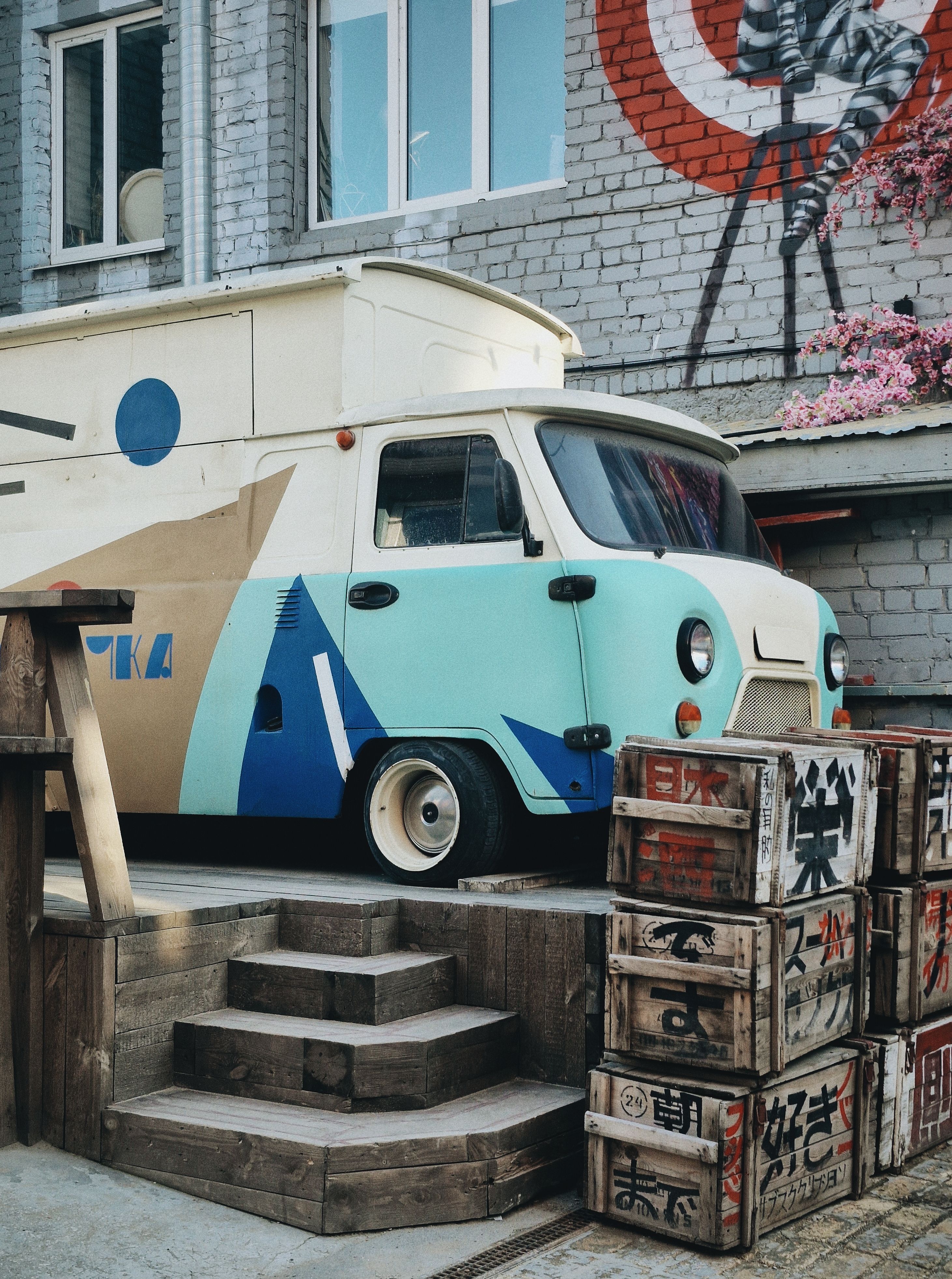 Vintage Camper Van with Artistic Murals · Free Stock Photo