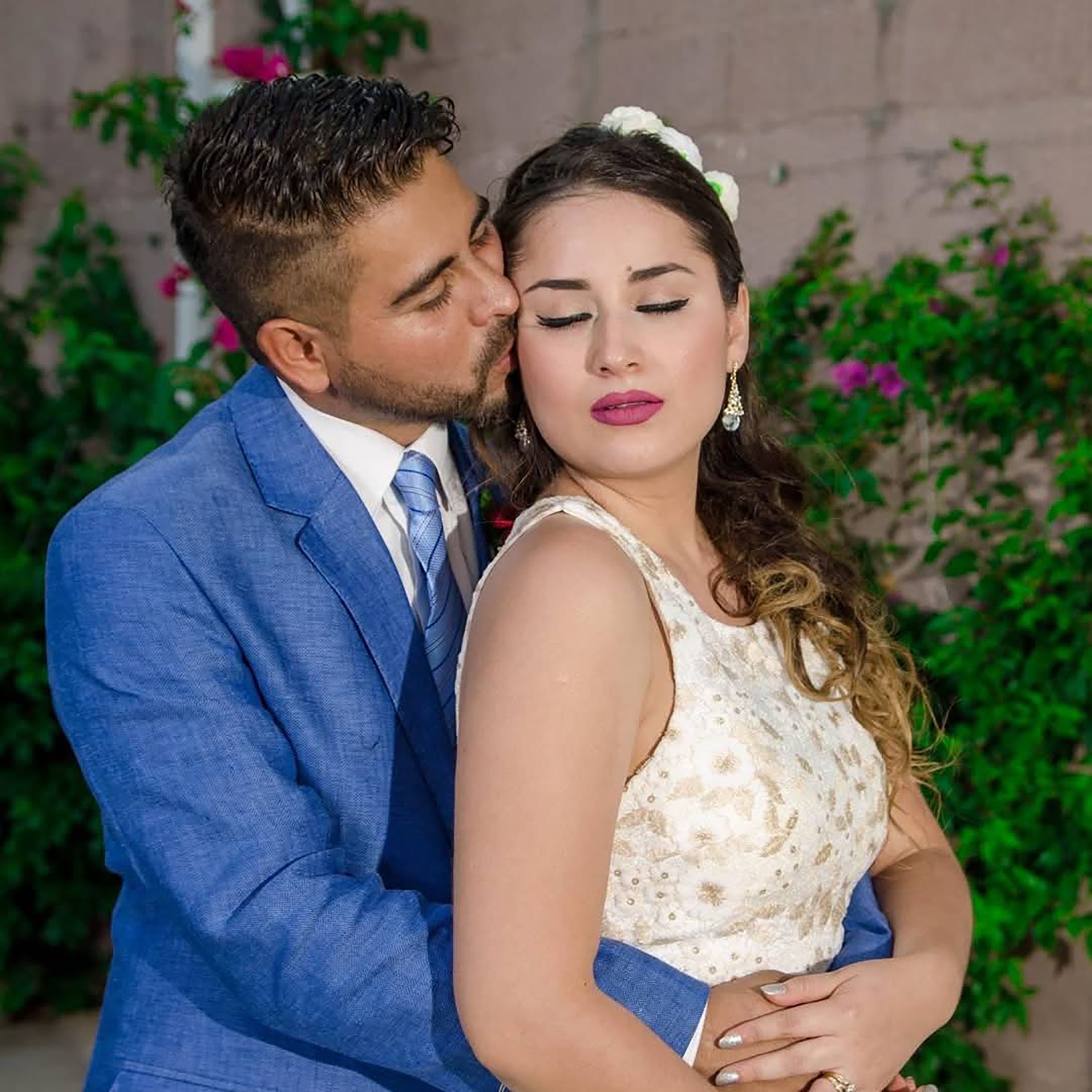 Couple Behind Wall Photos, Download The BEST Free Couple Behind Wall ...