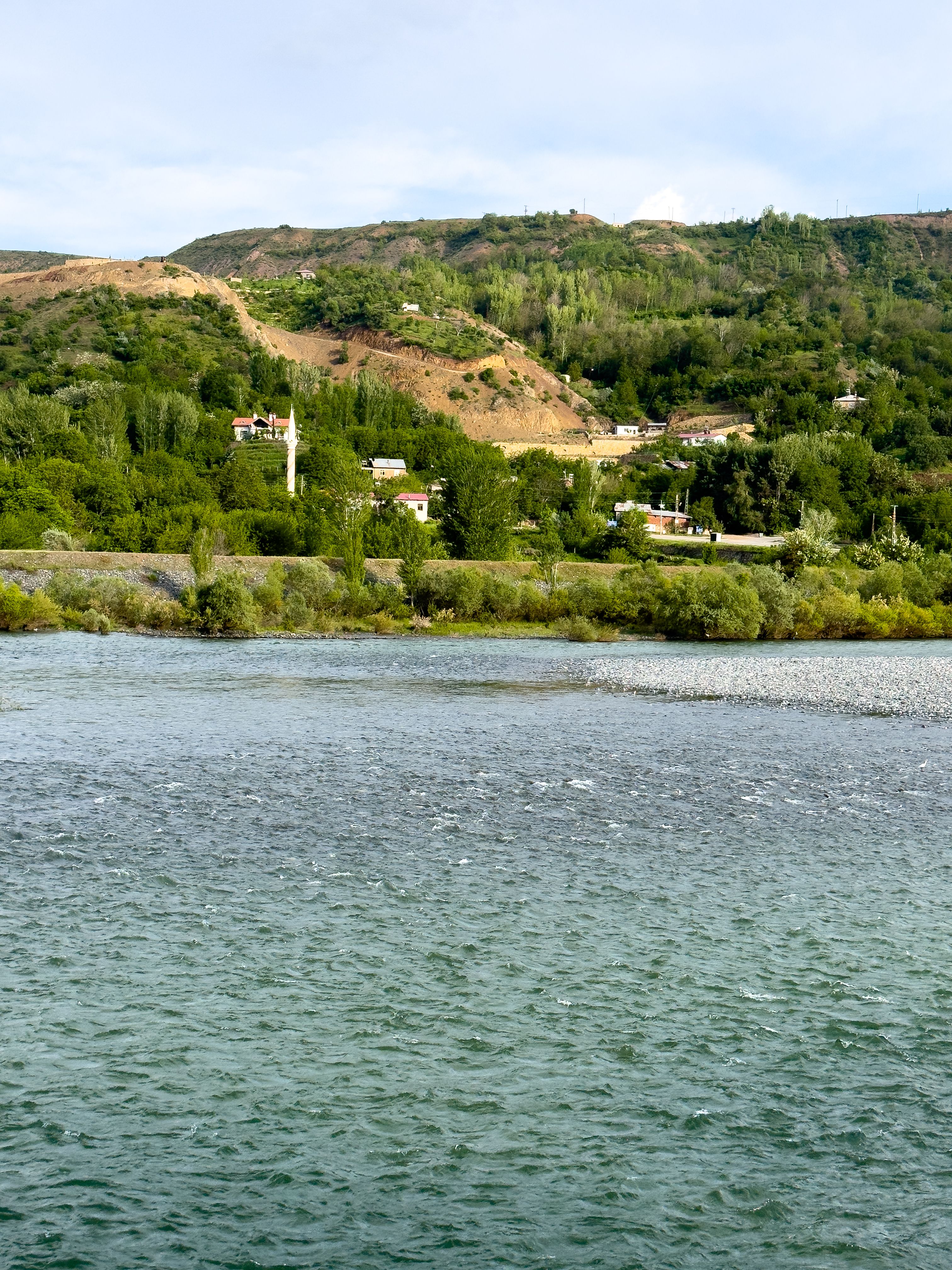 Scenic View of Mountains and River by Palu, Türkiye · Free Stock Photo