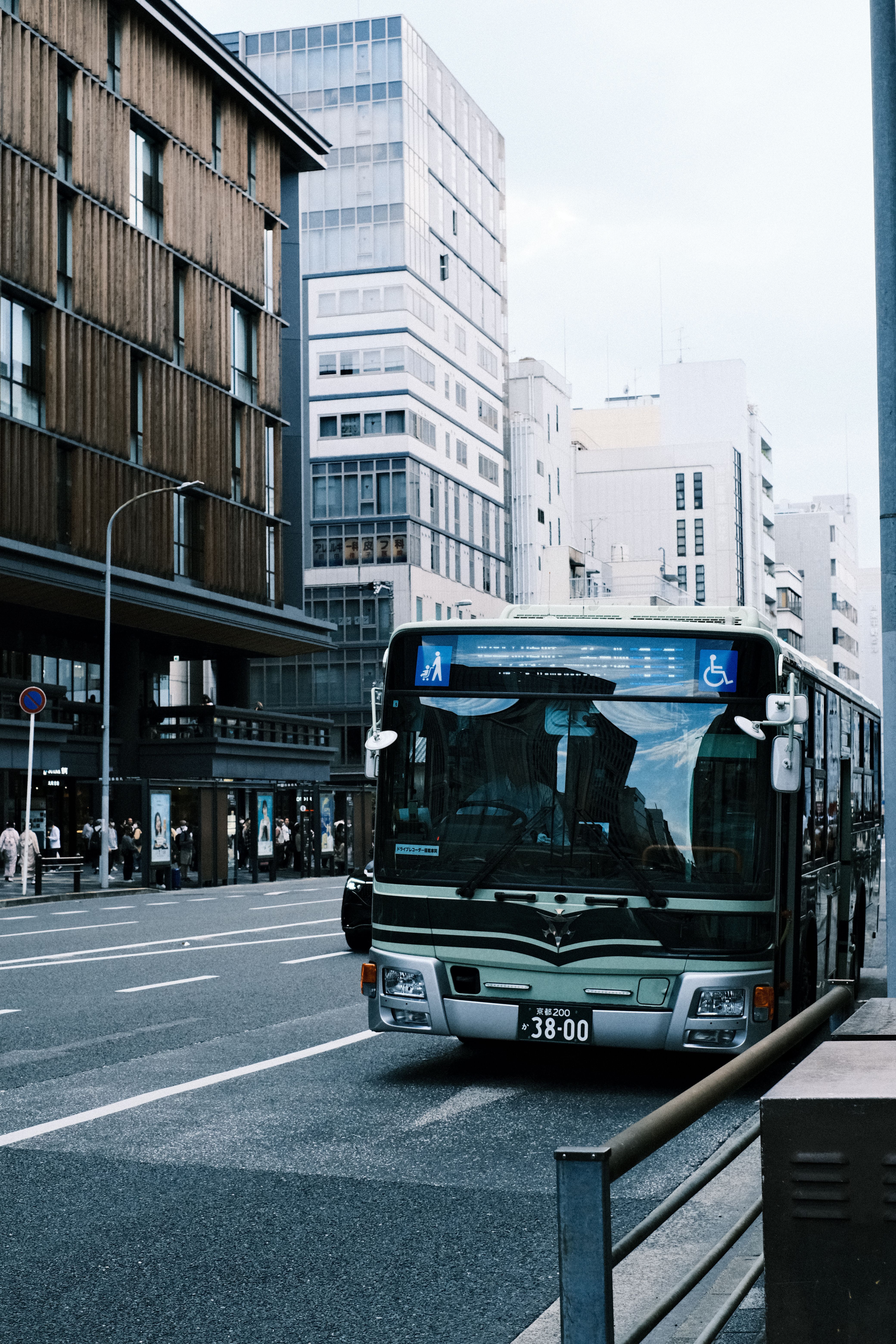 Modern City Bus on Busy Urban Street · Free Stock Photo