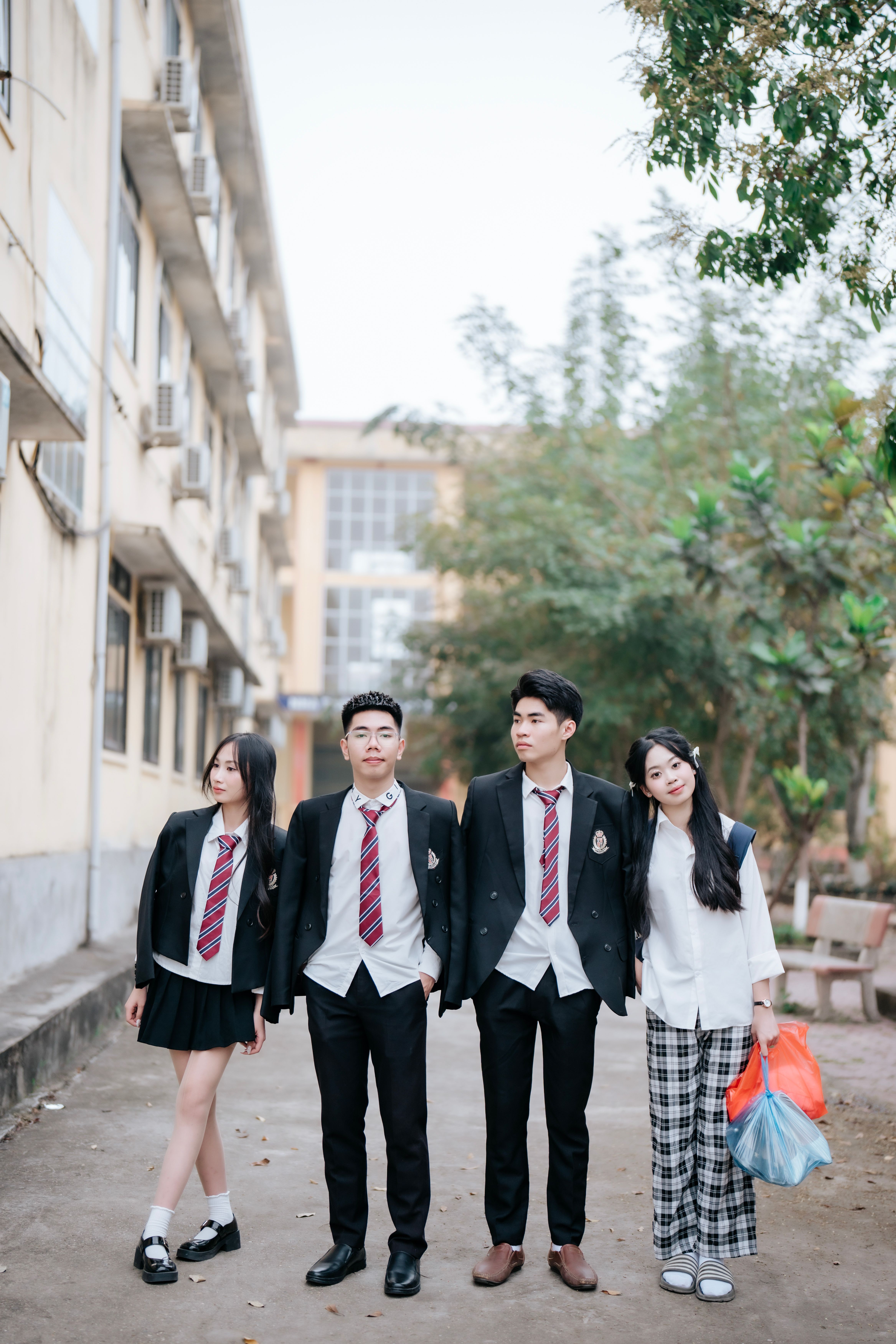 Group Of Filipino High School Students Happy In A School Setting Photos ...