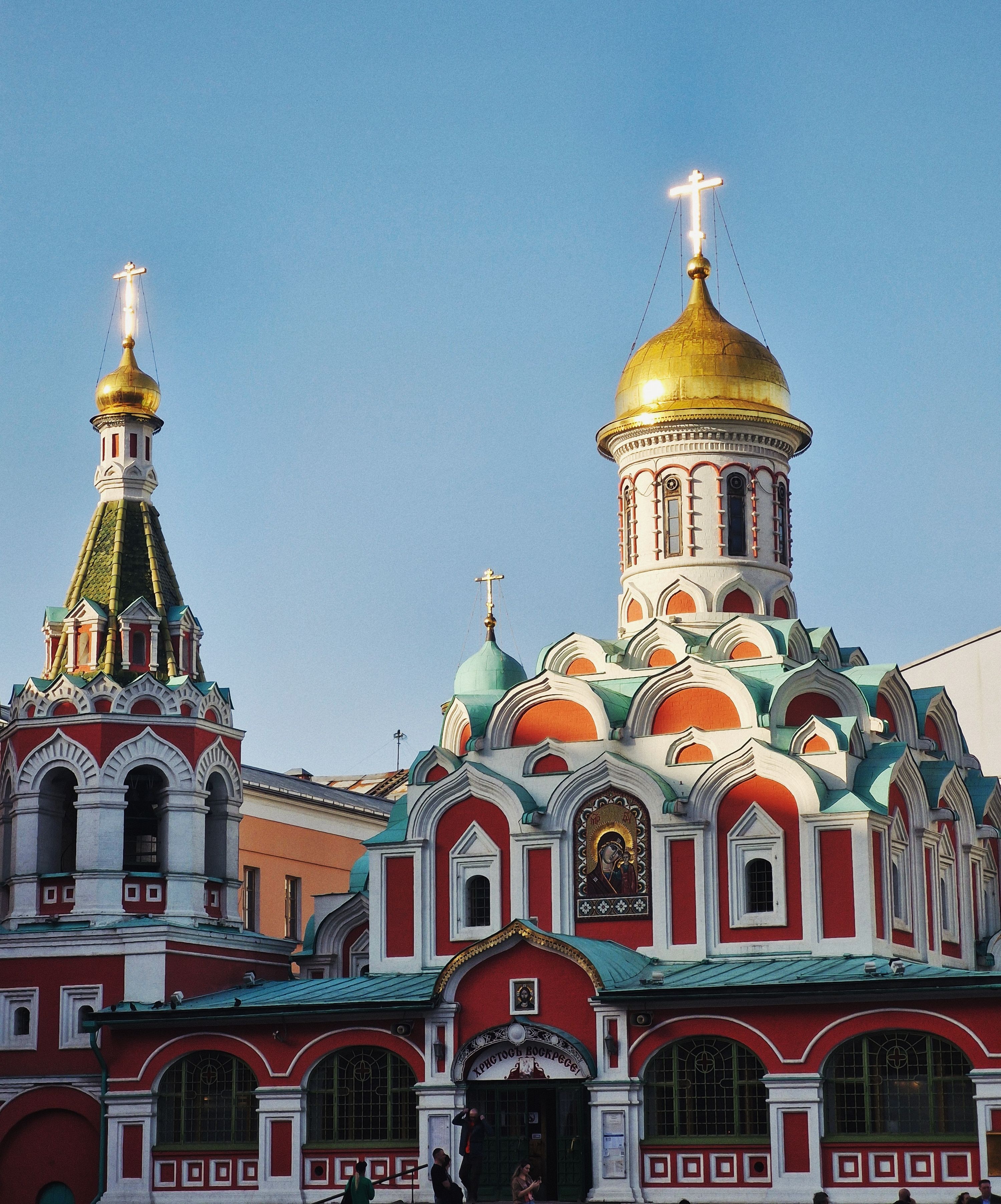 Kazan Cathedral in Moscow with Golden Domes · Free Stock Photo