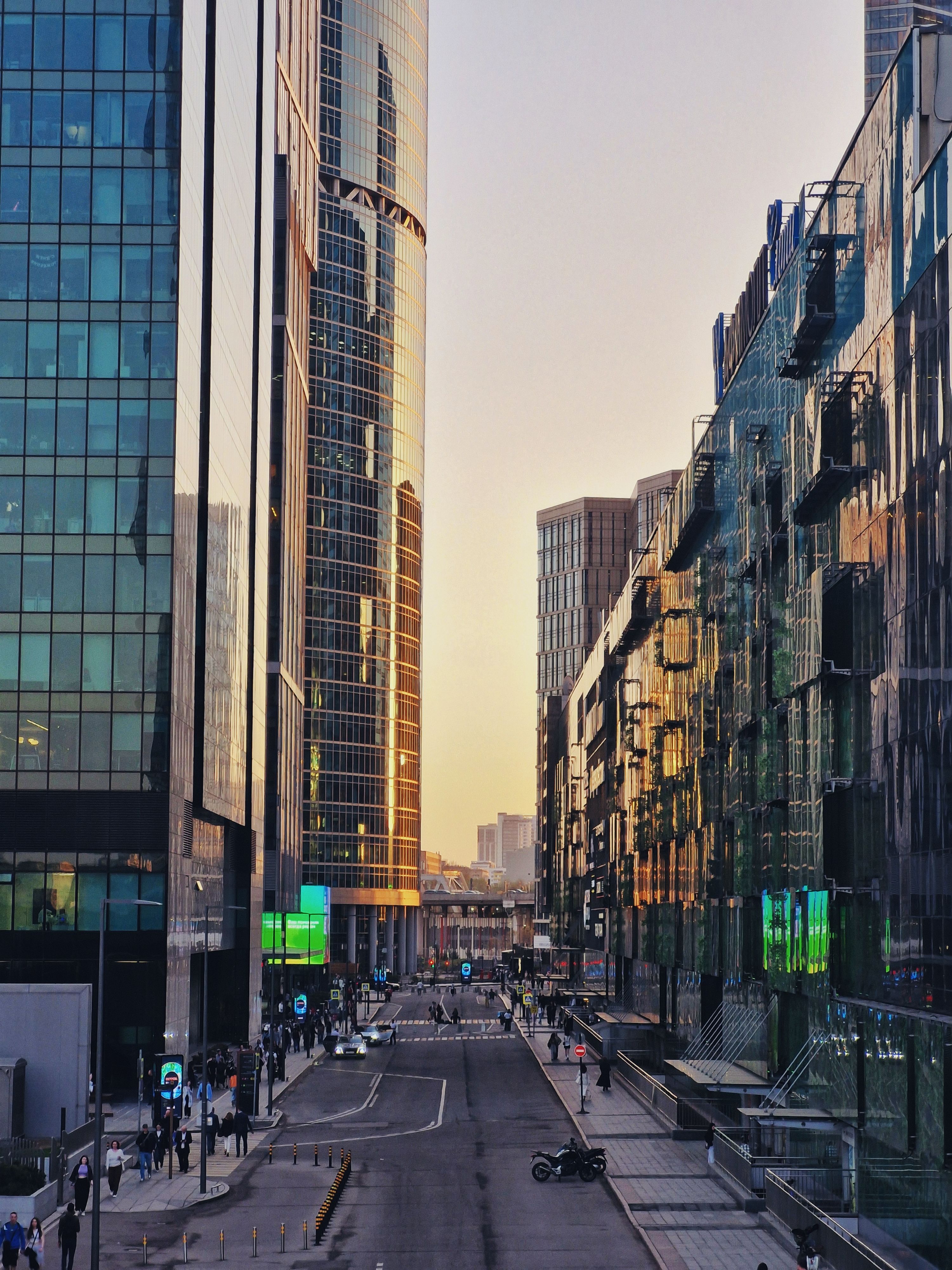 Urban Street View During Twilight in Skyscraper Cityscape · Free Stock ...