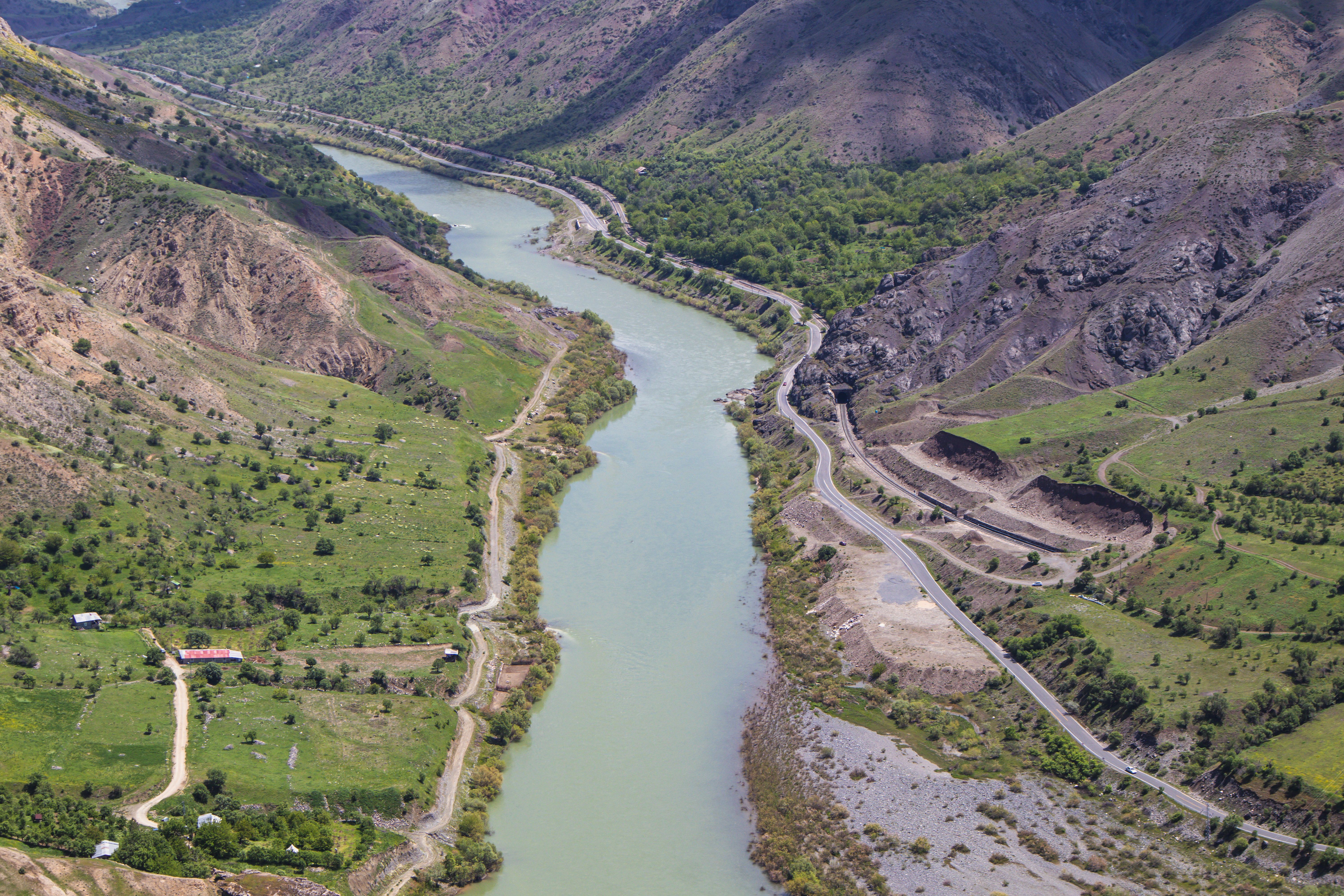 Vista Aérea Del Valle Del éufrates En Palu, Turquía · Foto de stock ...