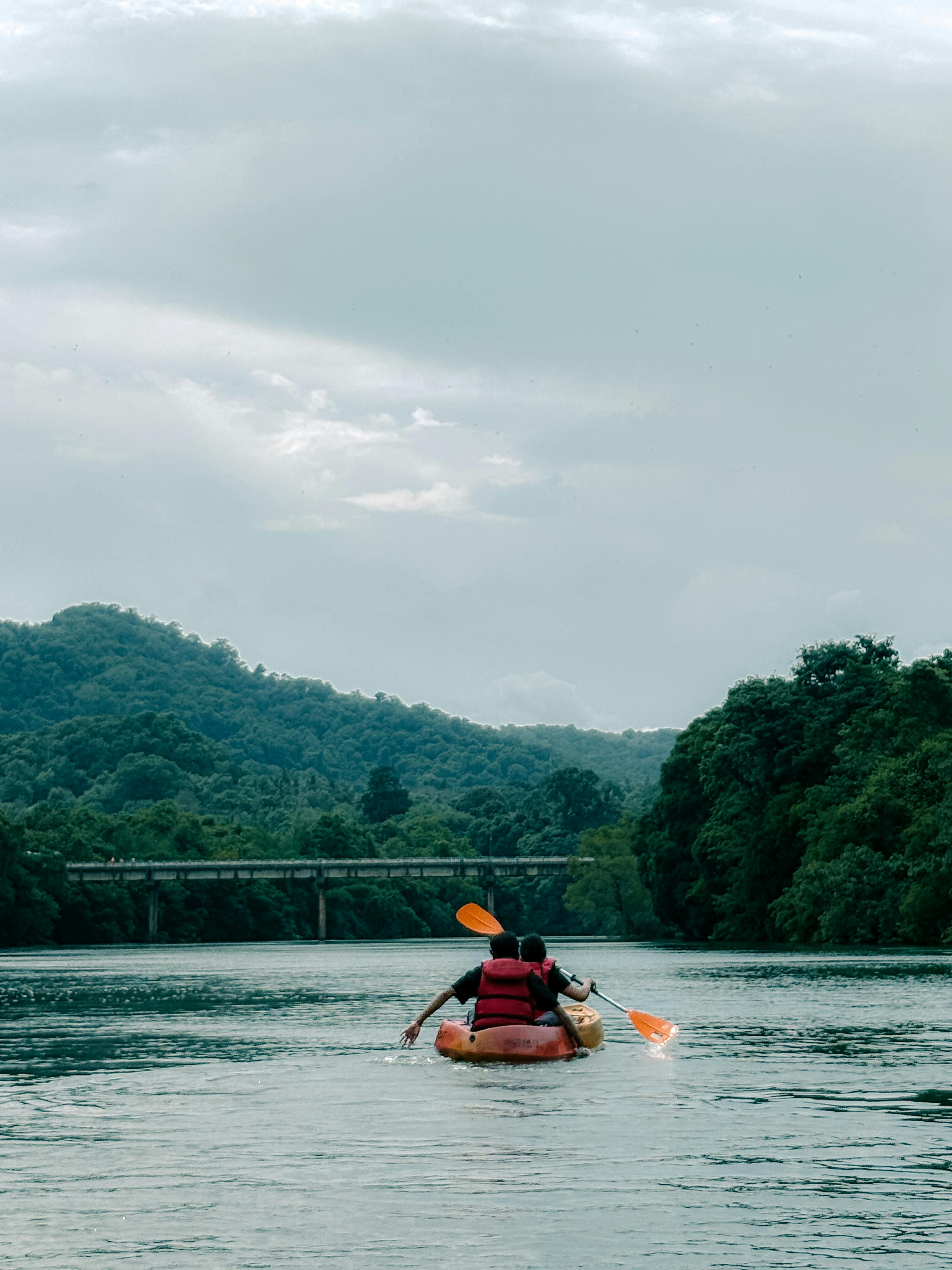 Aventura En Kayak Por El Río Kali, Dandeli, India · Foto de stock gratuita