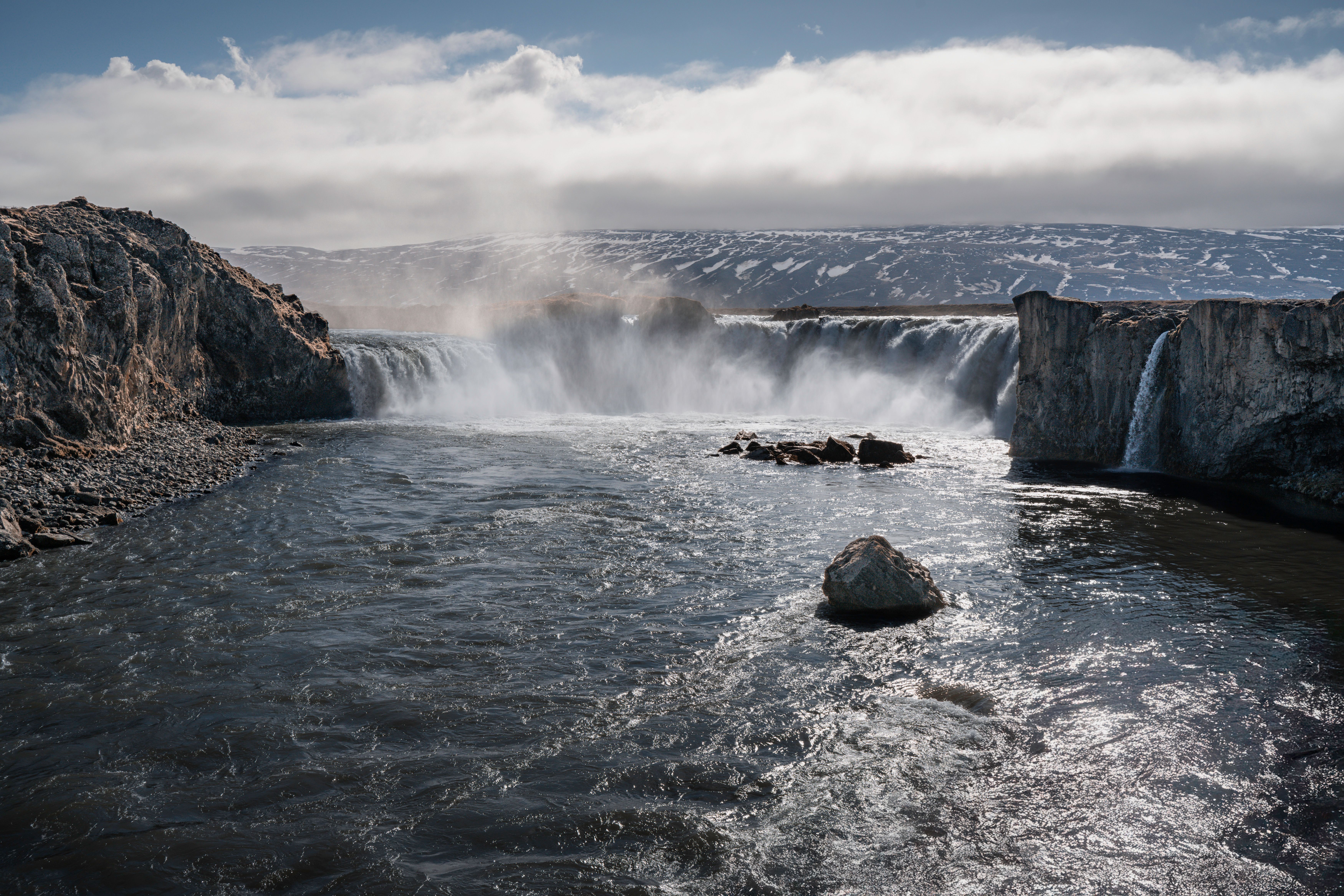 Majestic Godafoss Waterfall in Icelandic Wilderness · Free Stock Photo