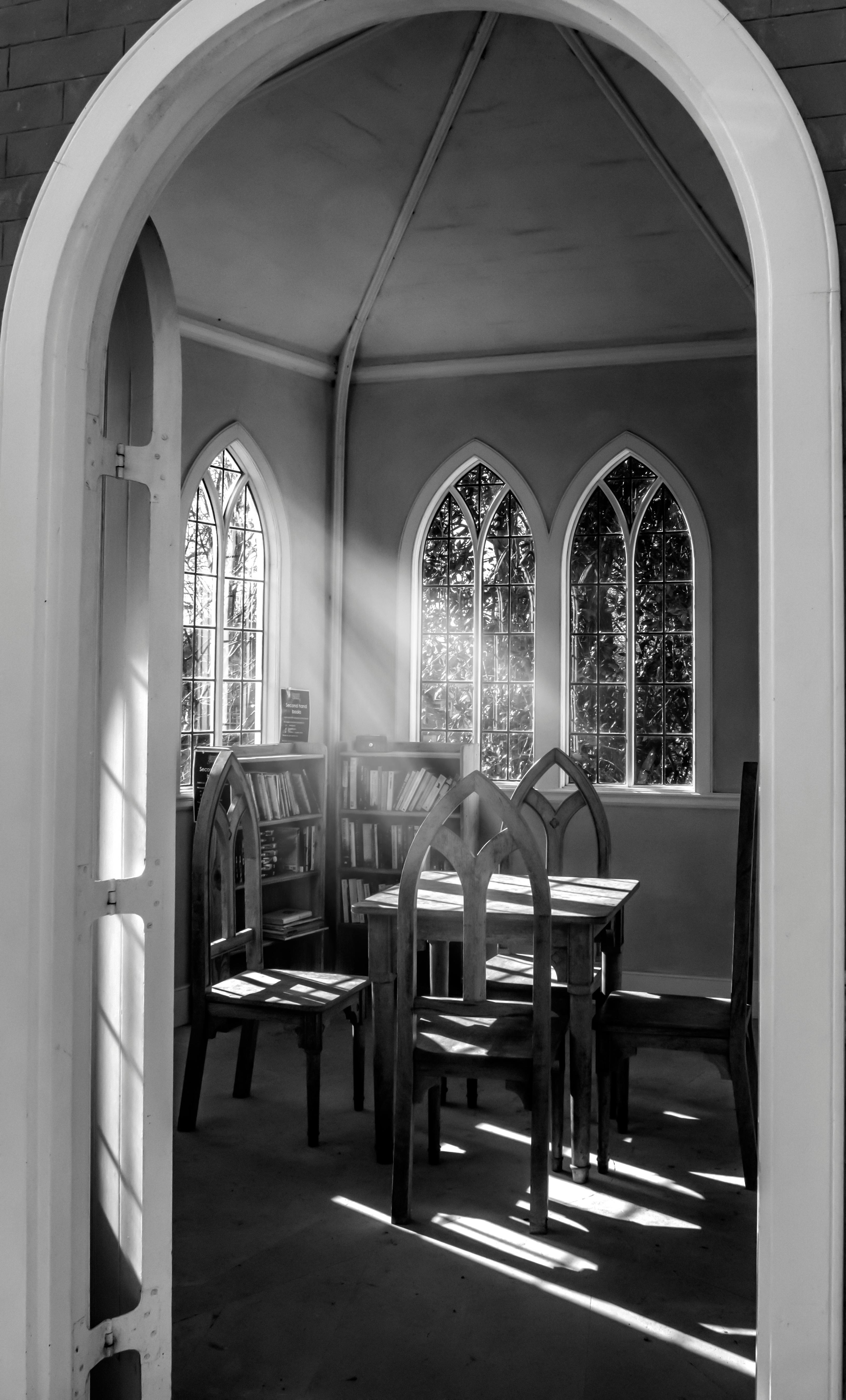 Black And White Two Chairs Table Facing Photos, Download The BEST Free ...