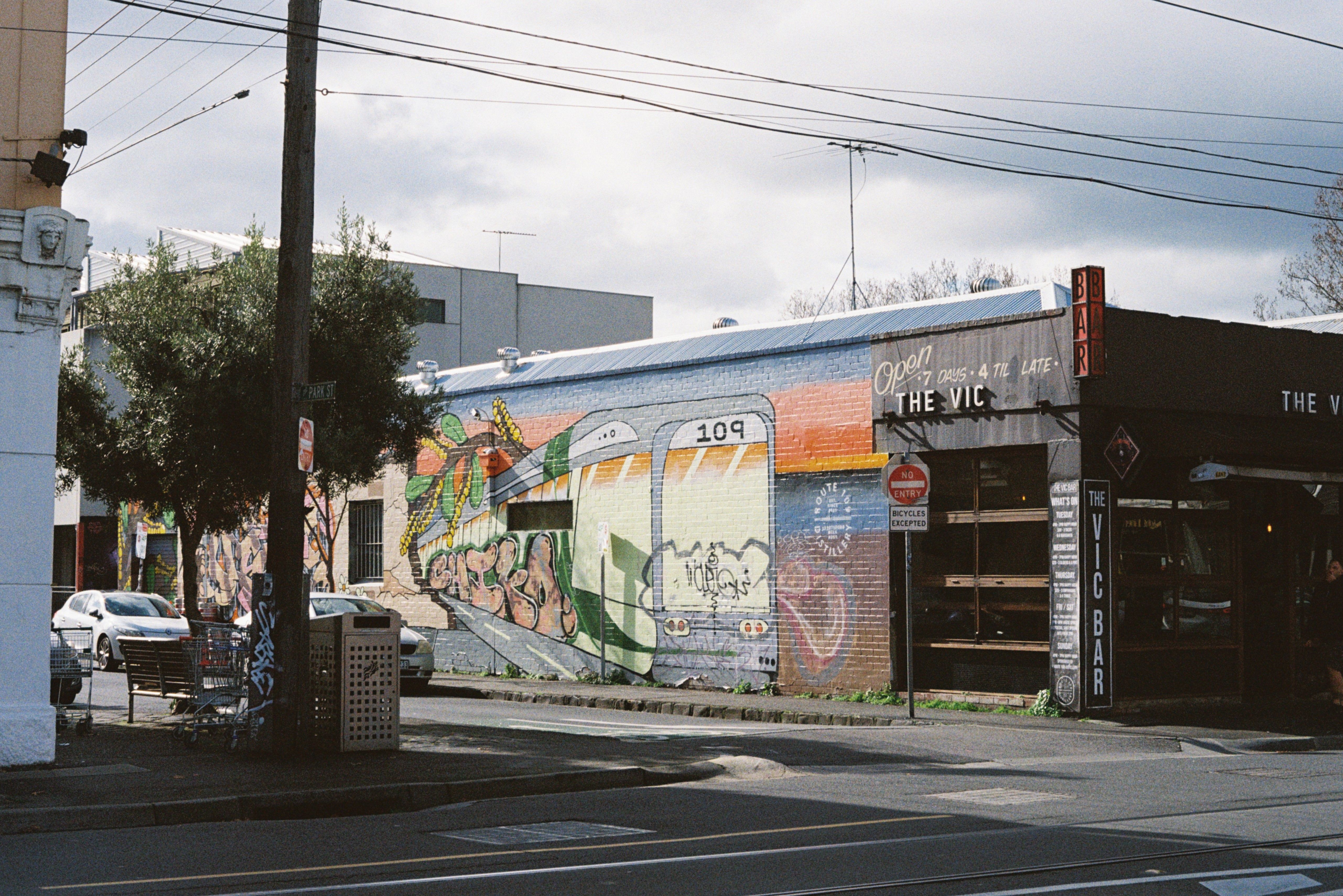 Street Art Mural in Melbourne's Vibrant Neighborhood · Free Stock Photo