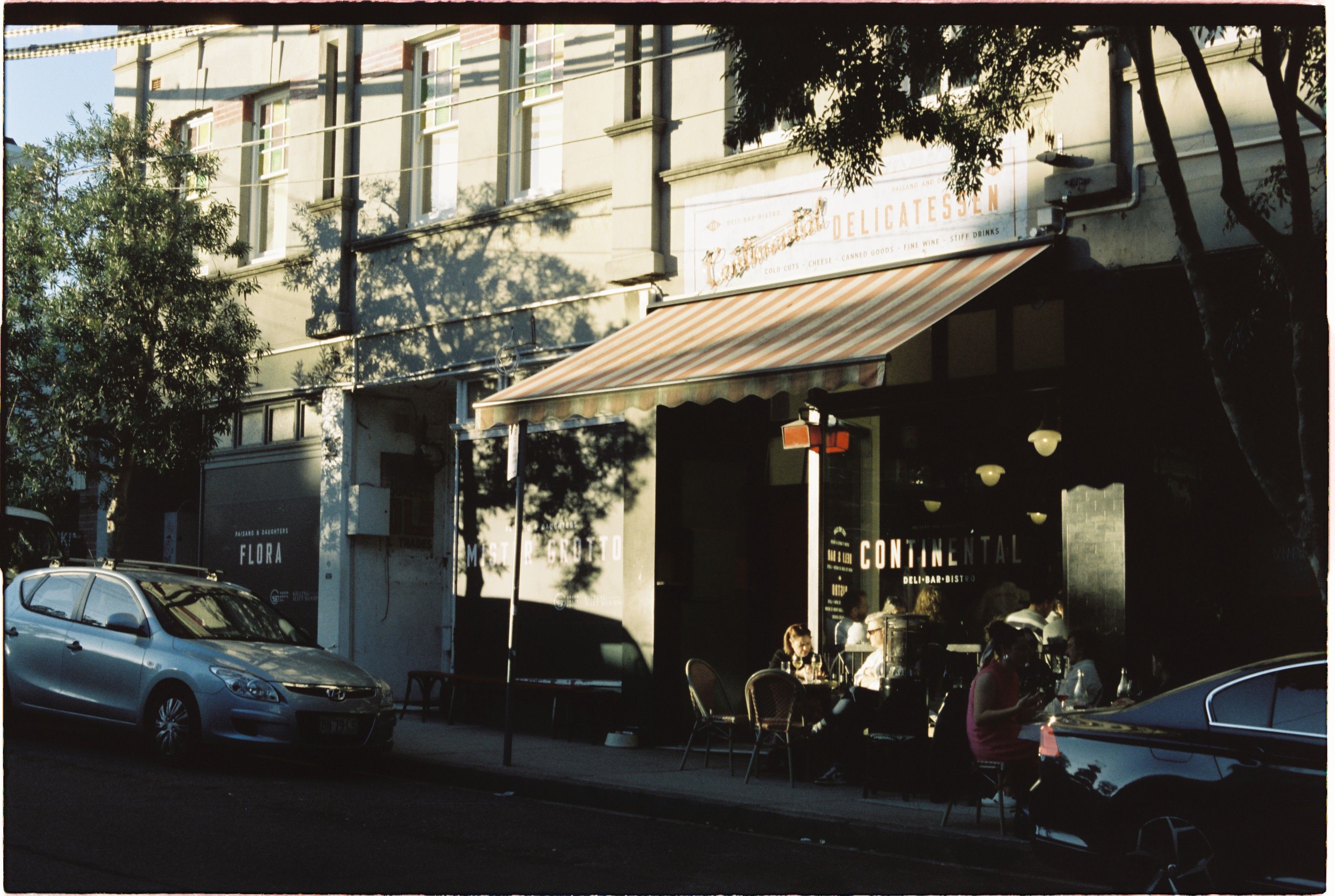 Charming Street Cafe Scene in Newtown, Australia · Free Stock Photo