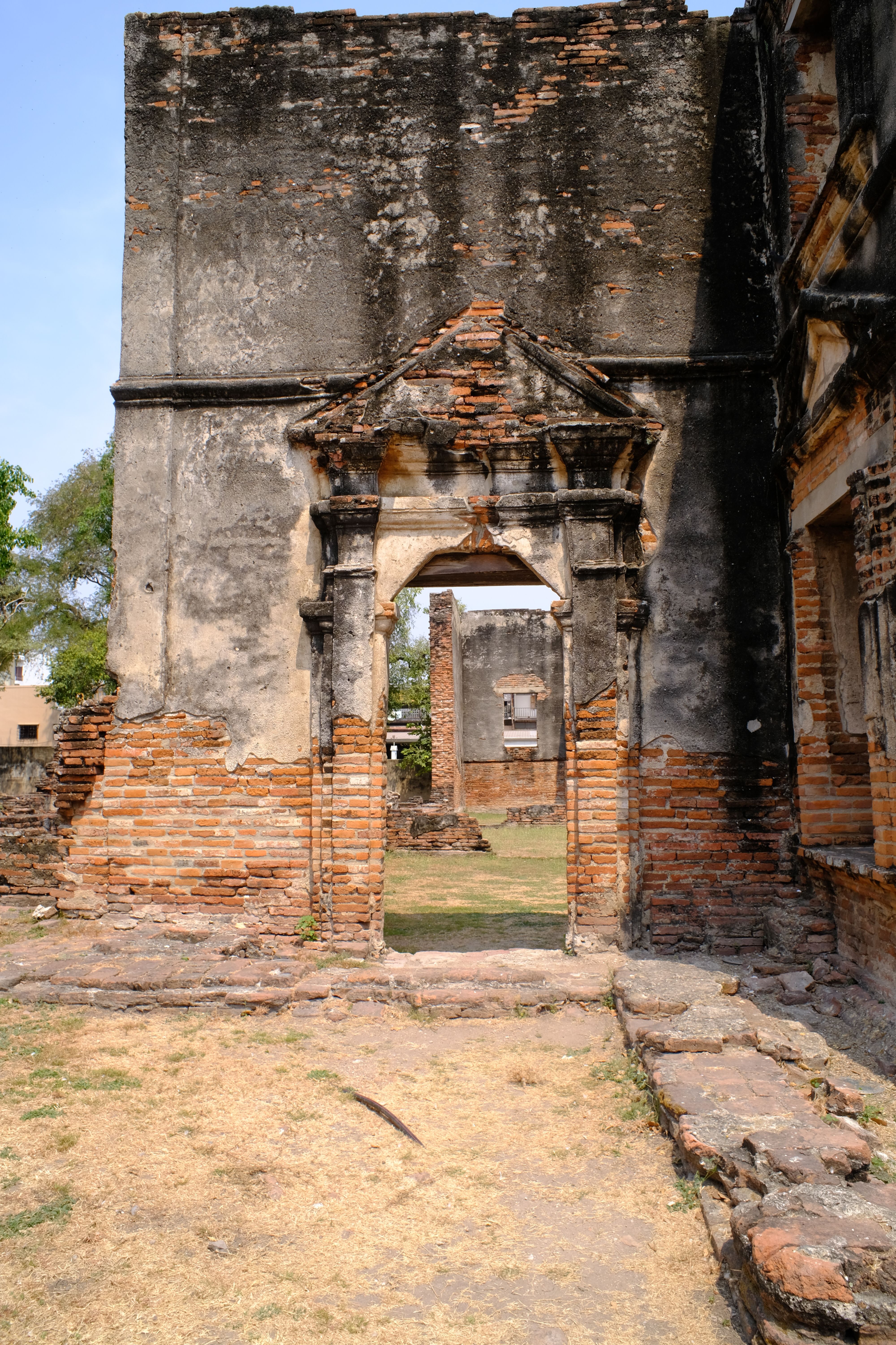 Ancient Brick Ruins with Archway and Weathered Walls · Free Stock Photo