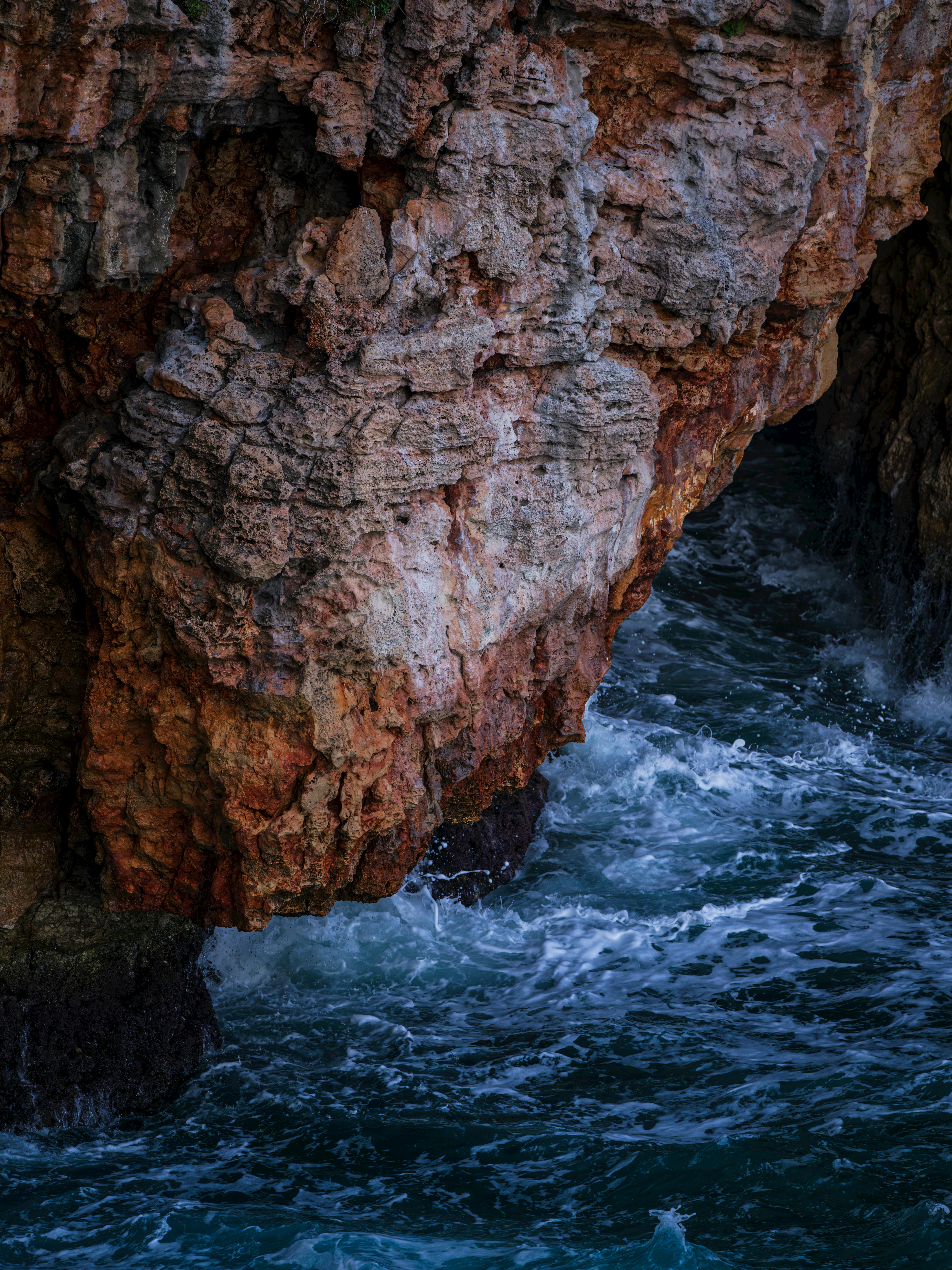 Dramatic Coastal Rock Formation and Waves · Free Stock Photo