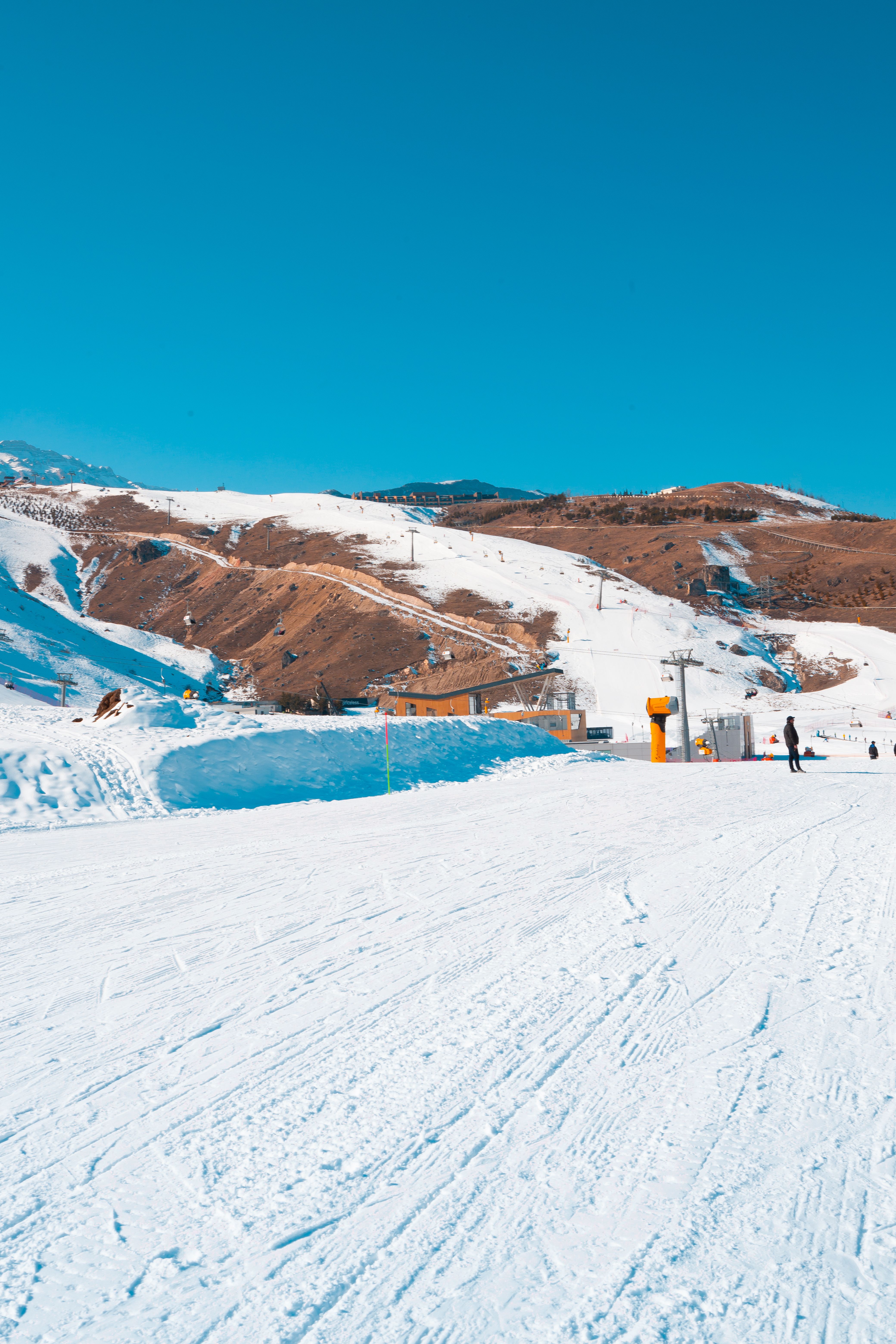 Sunny Winter Ski Resort in Baku, Azerbaijan · Free Stock Photo