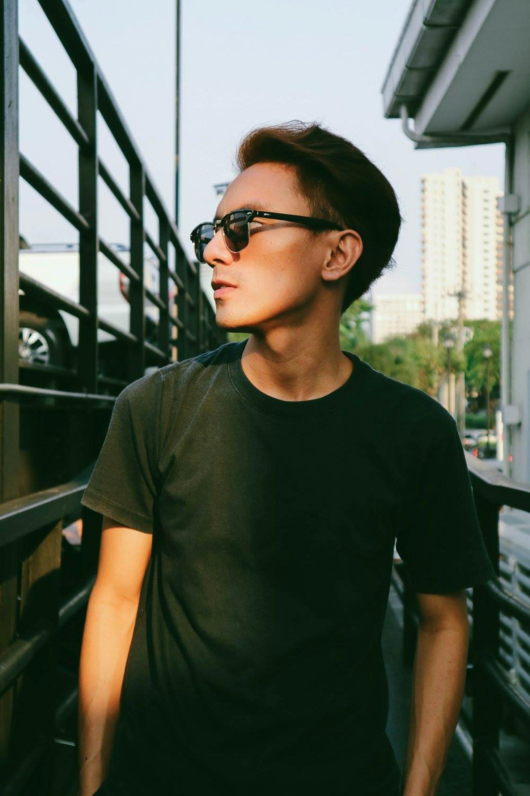 Man Looking Sideways · Free Stock Photo